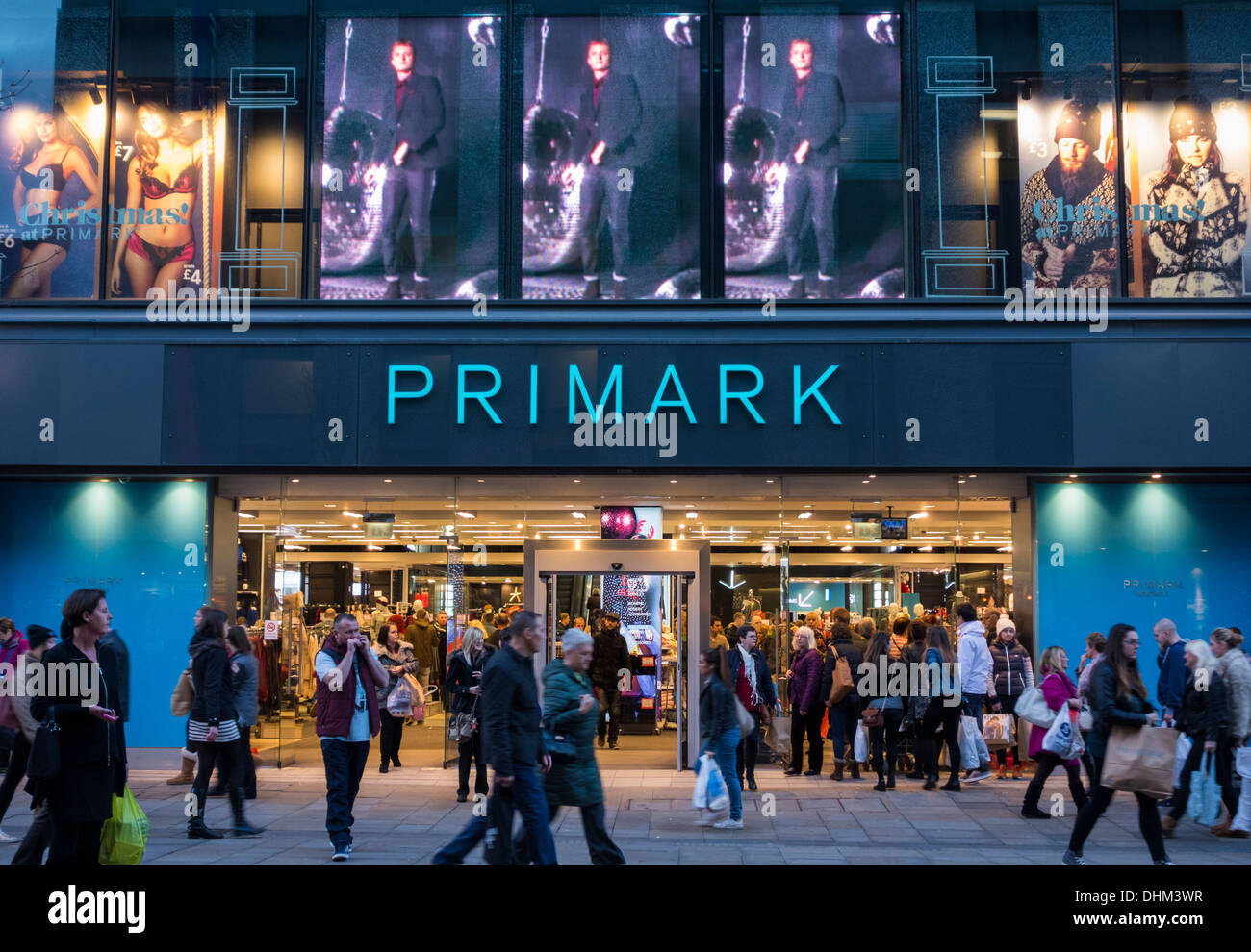 Primark entrance -Fotos und -Bildmaterial in hoher Auflösung – Alamy