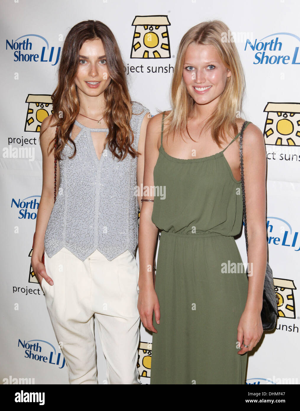 Andreea Diaconu und Toni Garrn 9. Jahresprojekt Sonnenschein "Sunshine ...