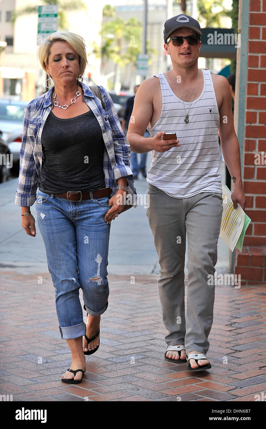 Josh Hutcherson und seine Mutter Michelle Hutcherson Besorgungen in ...