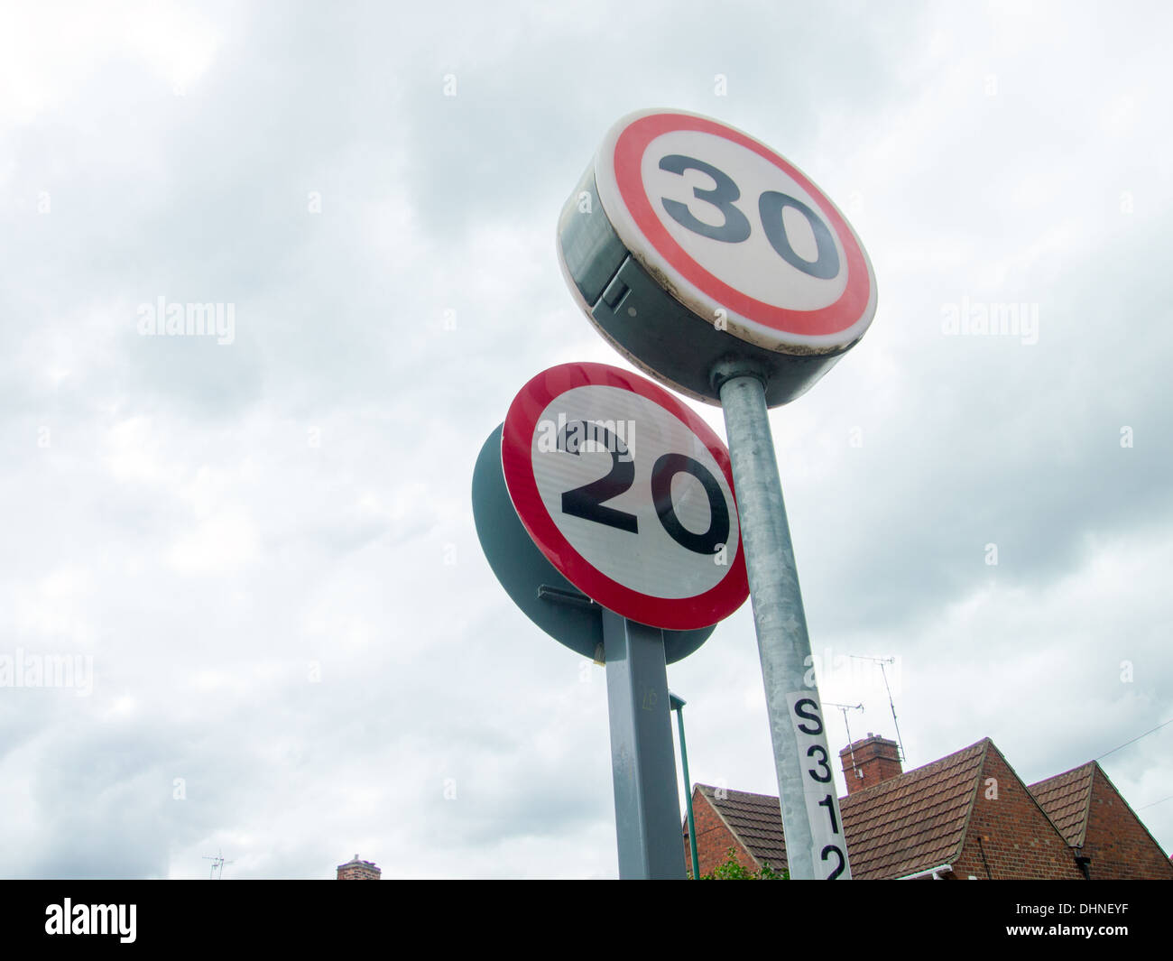 Speed limit signs -Fotos und -Bildmaterial in hoher Auflösung – Alamy