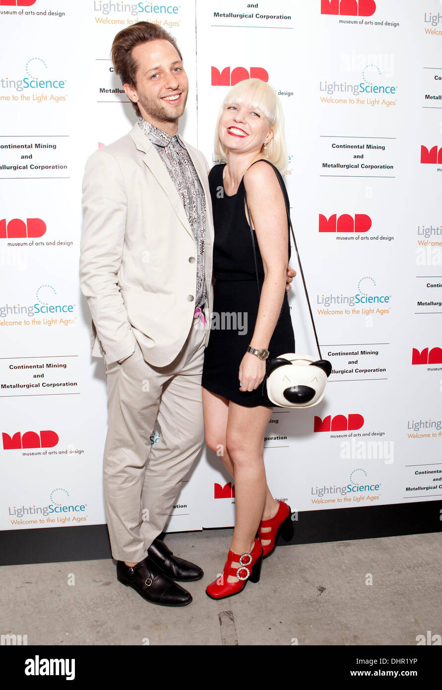 Derek Blasberg und Fiona Byrne MAD präsentiert seine 2012 Young Patrons ...