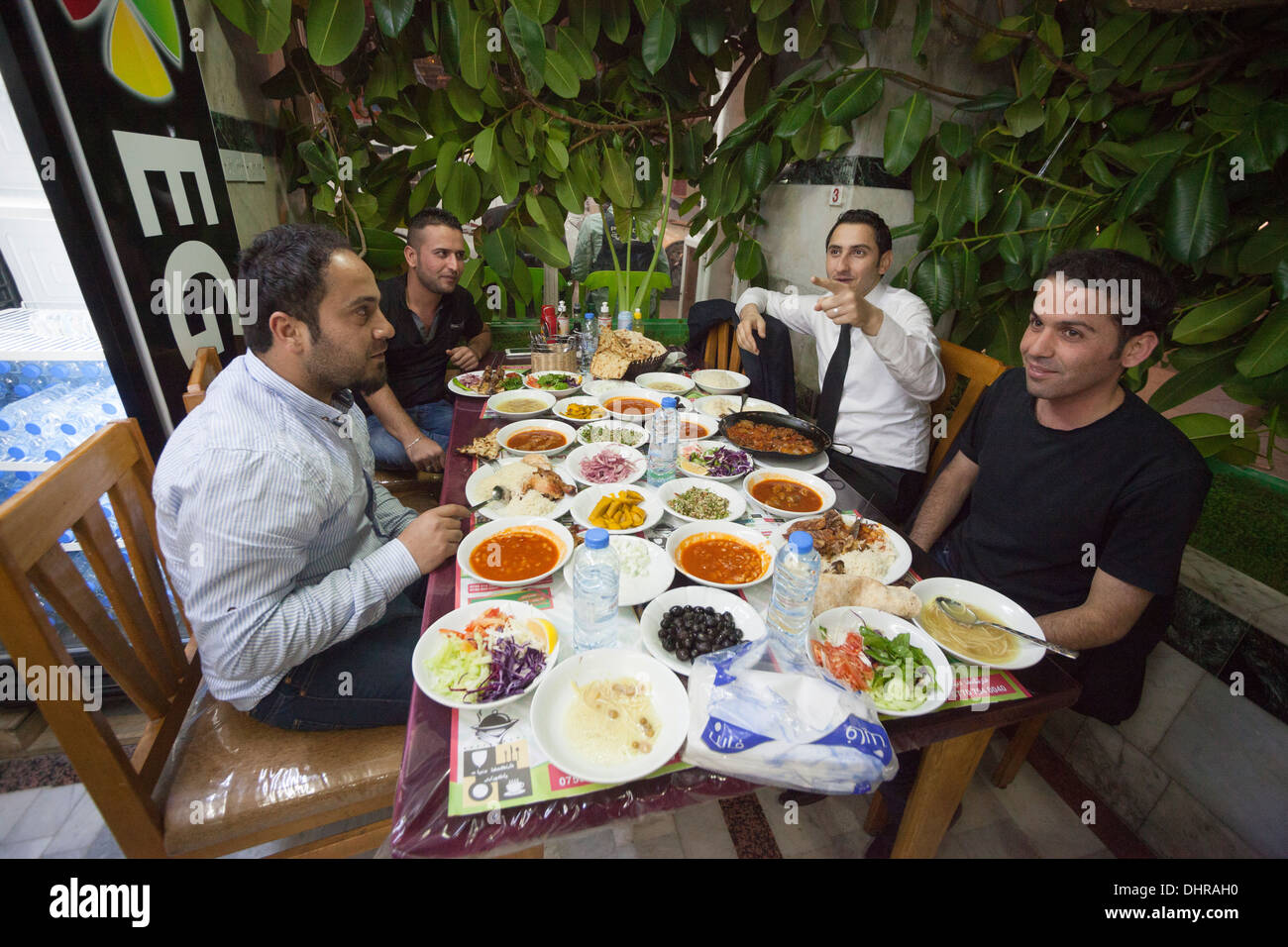 Duhok essen -Fotos und -Bildmaterial in hoher Auflösung – Alamy