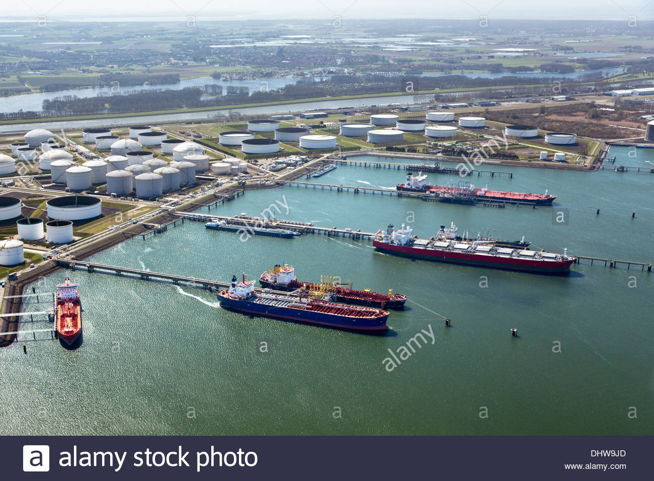 Aerial View Harbour Rotterdam Oil Stockfotos & Aerial View Harbour ...