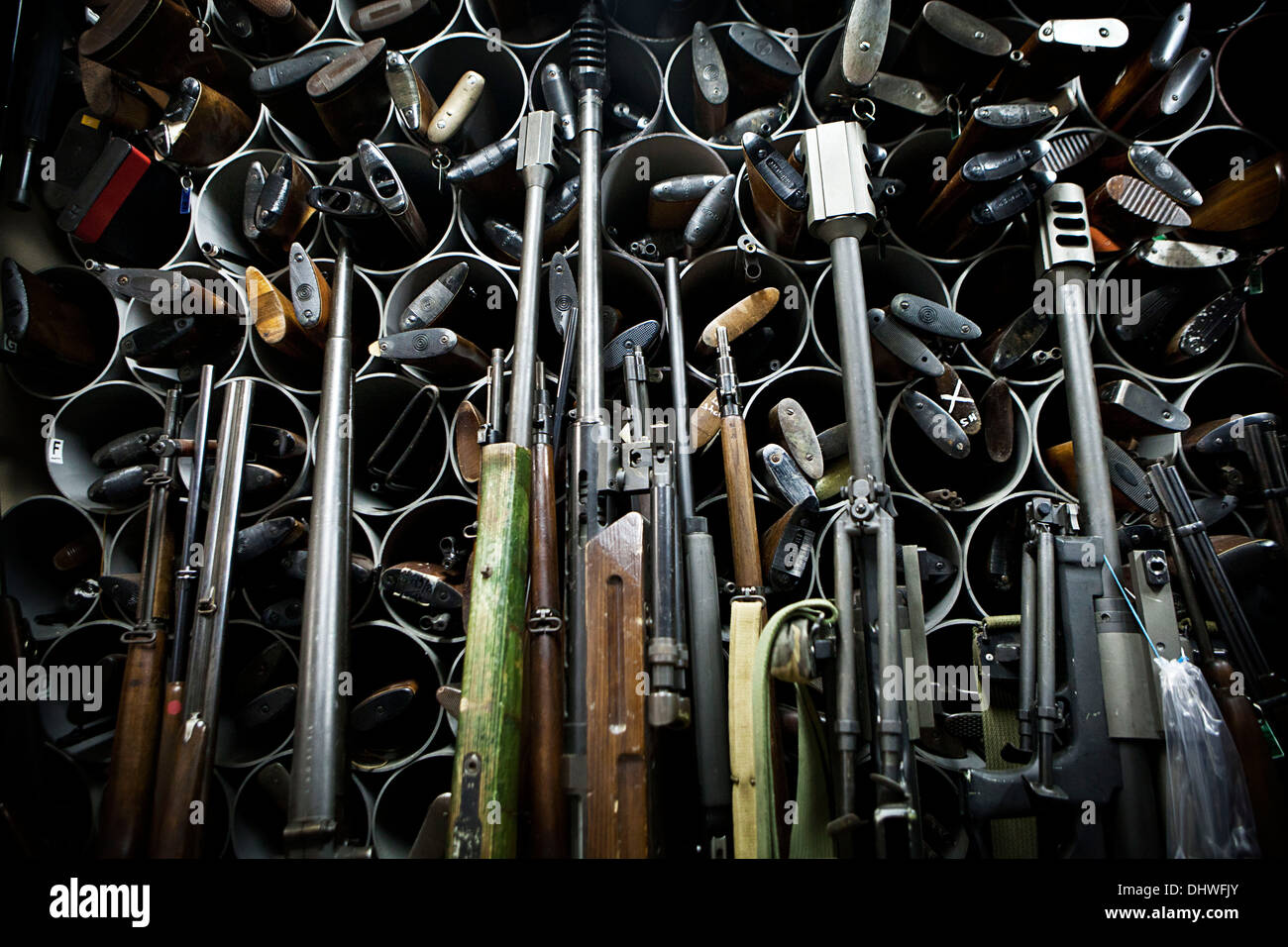 Pistolen revolver waffen -Fotos und -Bildmaterial in hoher Auflösung ...
