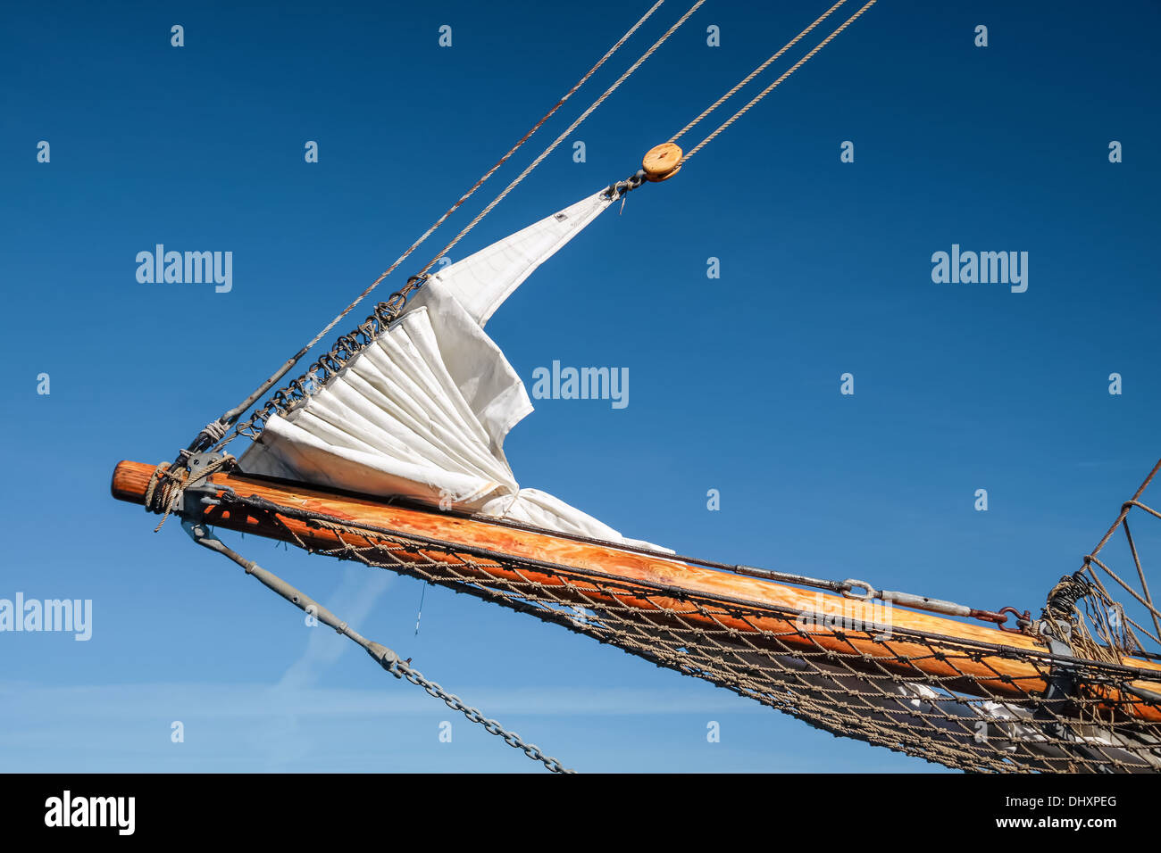 Bugspriet und gesammelten Segel von ein großes Segelschiff im ...