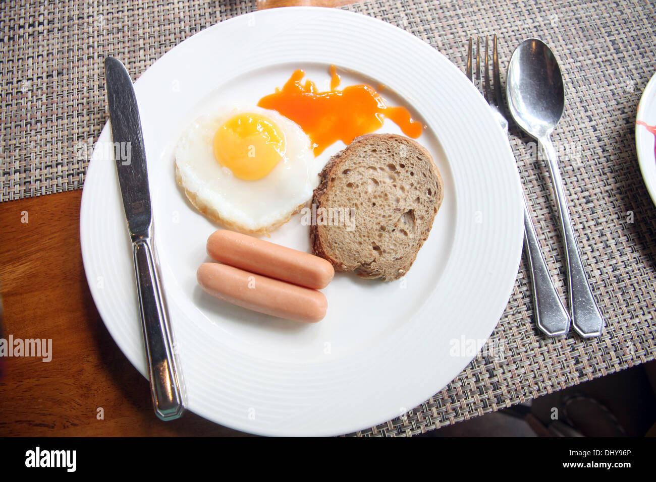 Wurst in brot -Fotos und -Bildmaterial in hoher Auflösung – Alamy
