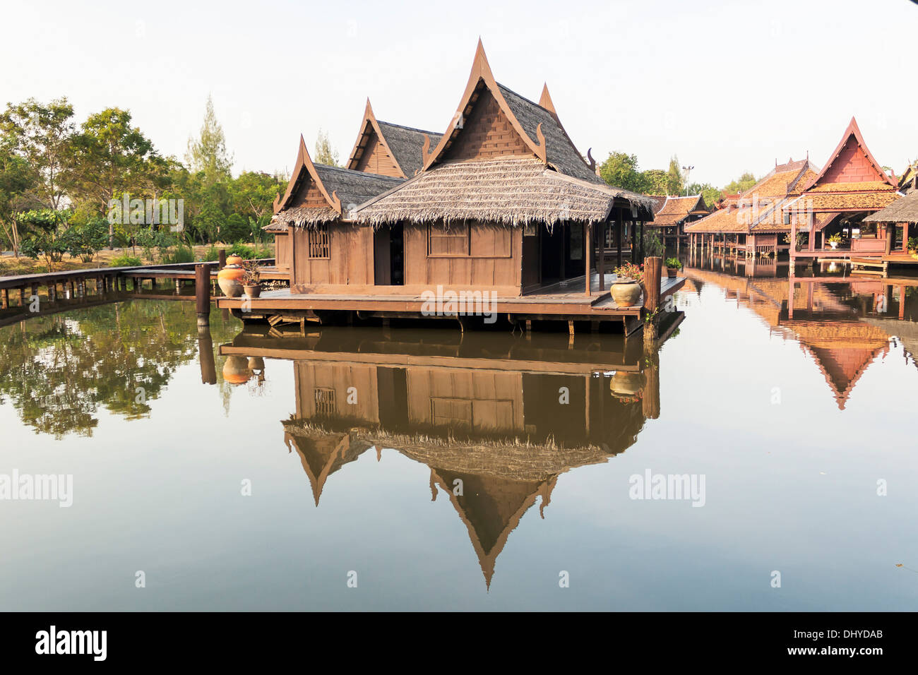Haus auf stelzen thailand -Fotos und -Bildmaterial in hoher Auflösung ...
