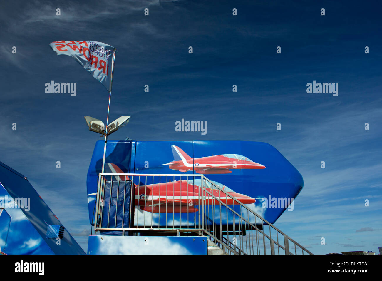 Roter pfeilsimulator -Fotos und -Bildmaterial in hoher Auflösung – Alamy