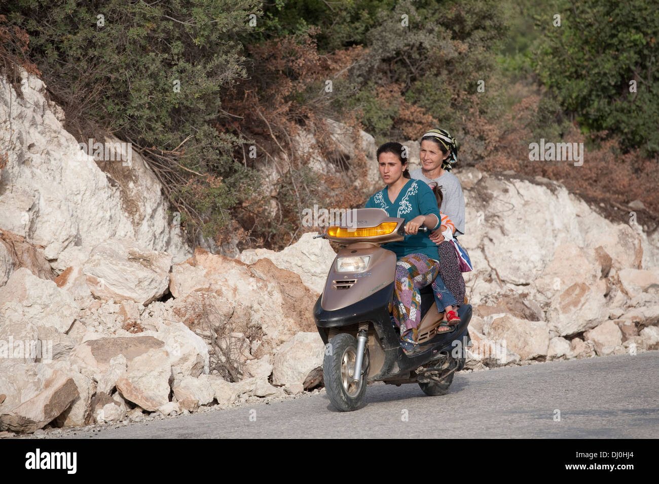 Mädchen Motorrad Fahren Stockfotos und -bilder Kaufen - Alamy
