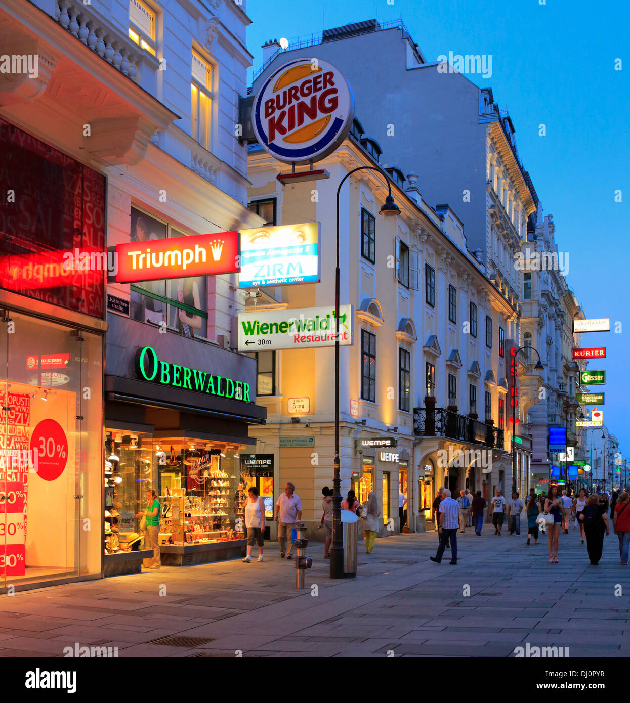Kärntner Strasse in der Nacht, Wien, Österreich Stockfotografie - Alamy Kärntner Strasse in der Nacht, Wien, Österreich Stockfotografie - Alamy