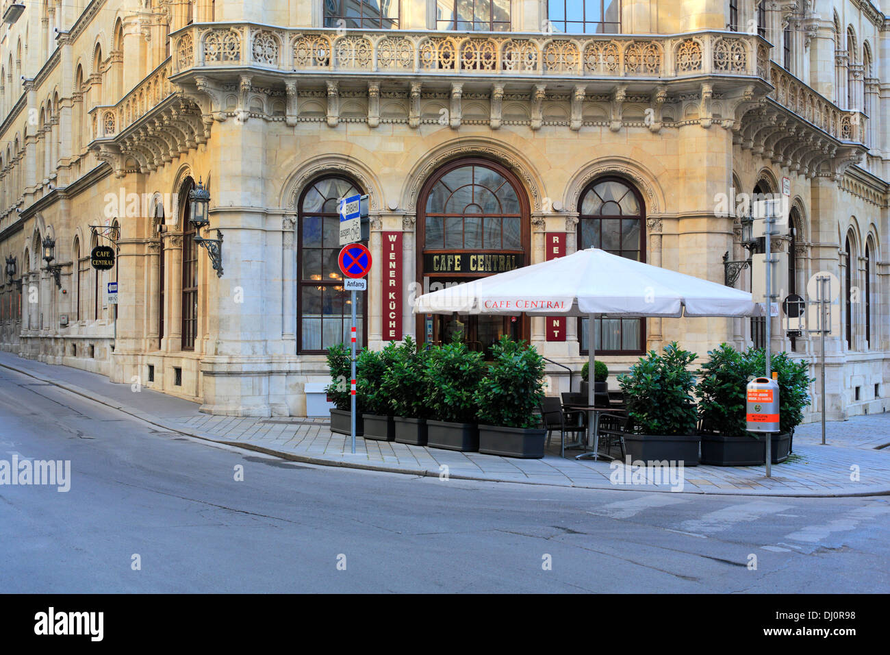 Street cafe vienna -Fotos und -Bildmaterial in hoher Auflösung – Alamy