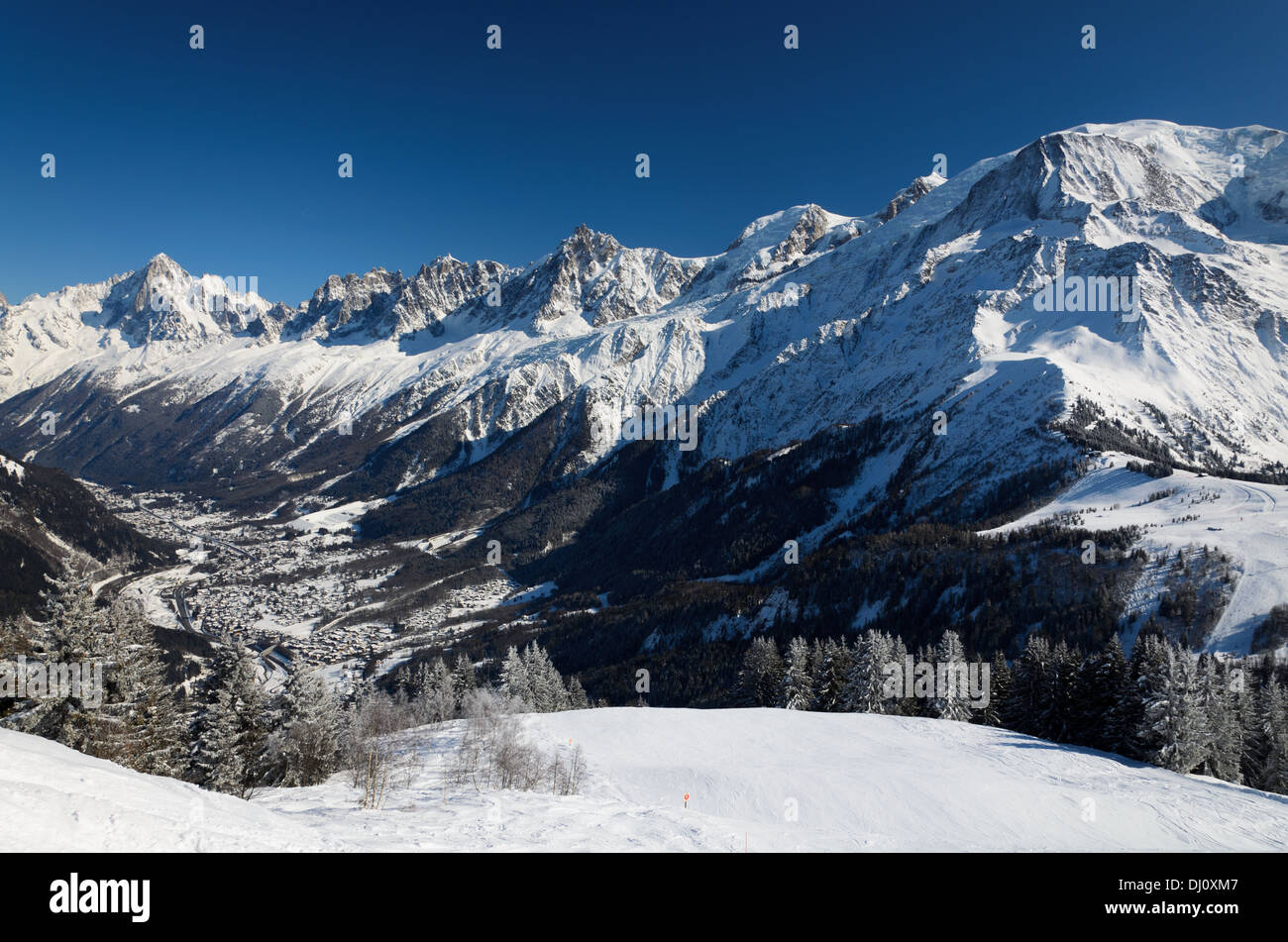 Chamonix valley high alps view -Fotos und -Bildmaterial in hoher ...