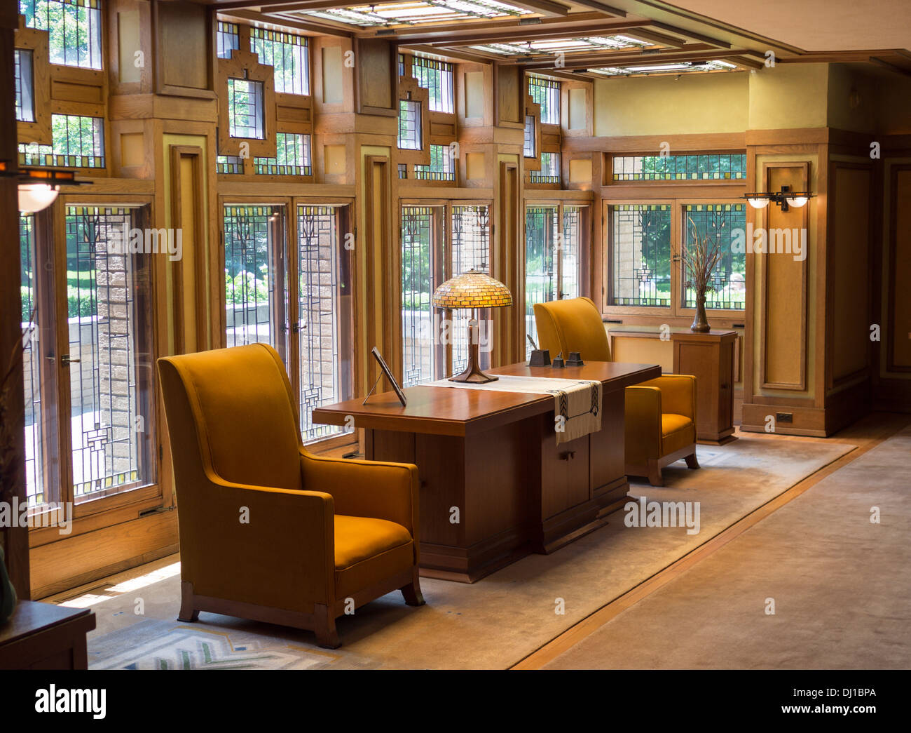 Frank lloyd wright chair -Fotos und -Bildmaterial in hoher Auflösung – Alamy