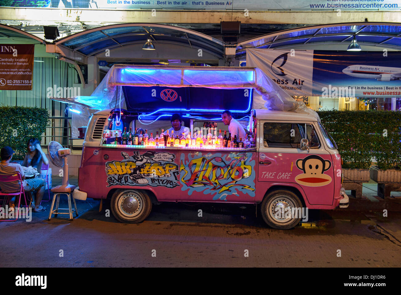 Cocktail bar in vw bus -Fotos und -Bildmaterial in hoher Auflösung – Alamy