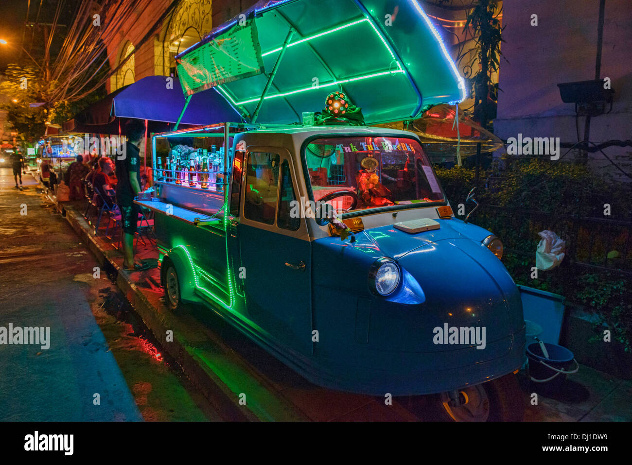 Ein VW-Bus-cocktail-bar in Bangkok, Thailand Stockfotografie - Alamy