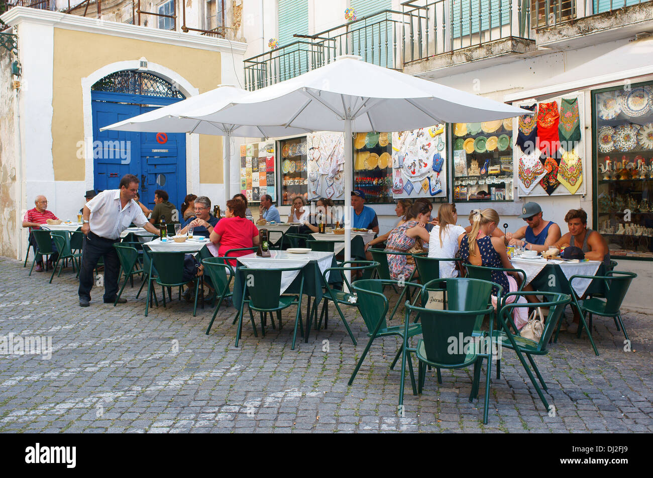 Altstadt Restaurant Alfama Lissabon Lisboa Portugal Stockfotografie - Alamy