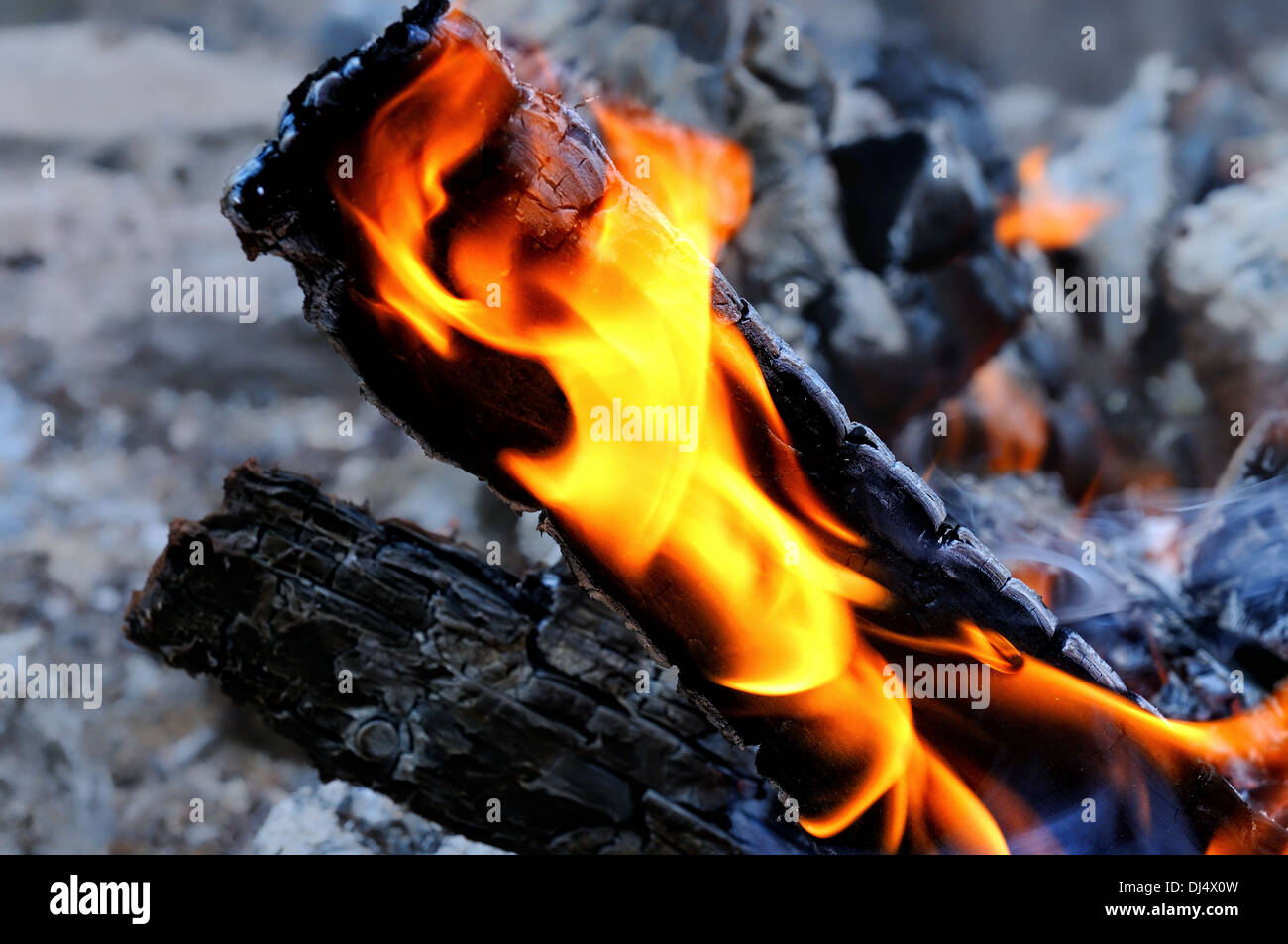 Flamme orange -Fotos und -Bildmaterial in hoher Auflösung – Alamy