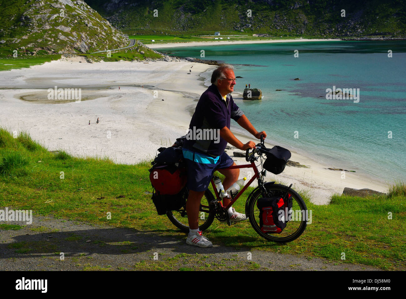 Einsamer radfahrer Stockfotos und -bilder Kaufen - Alamy