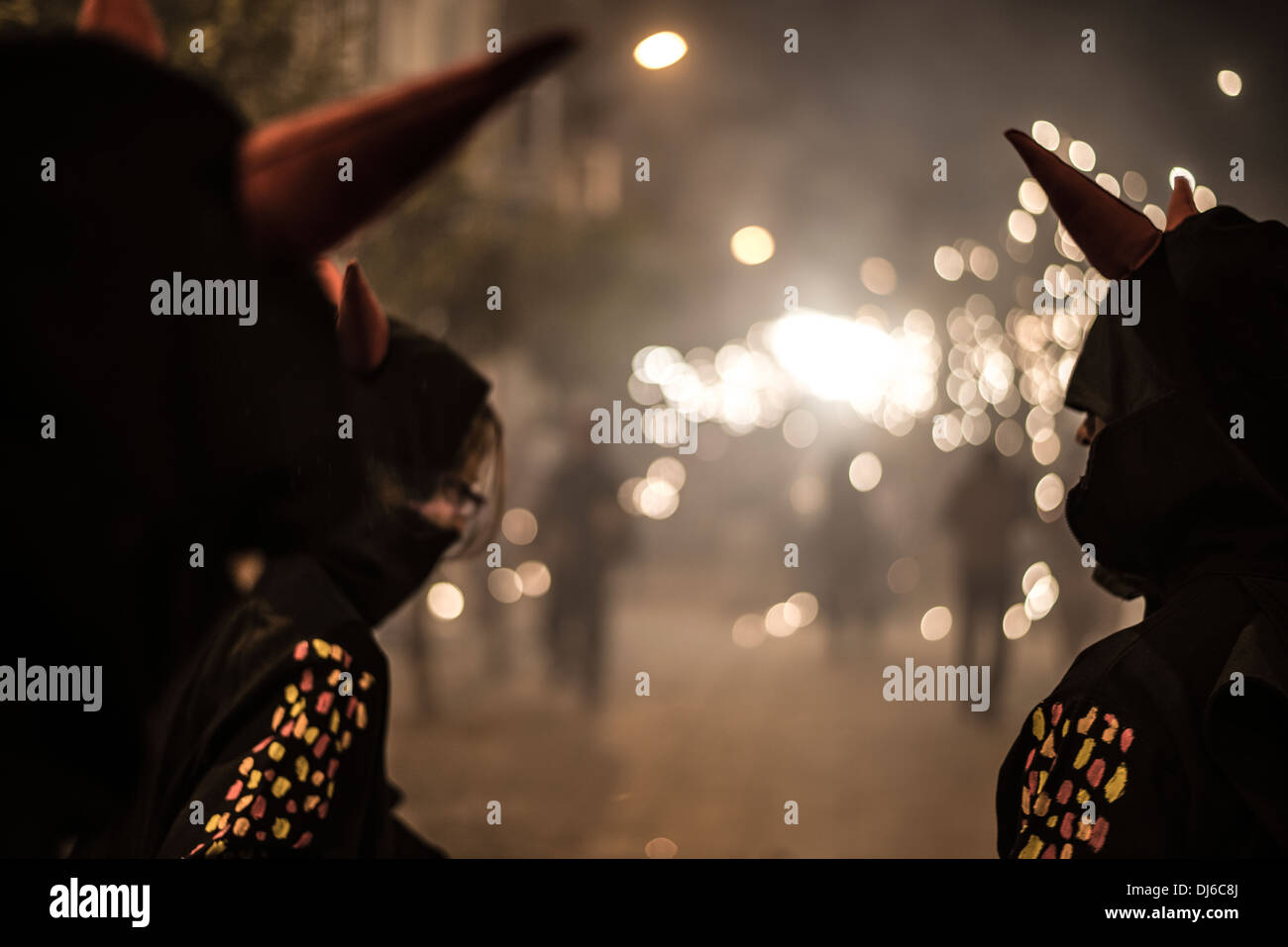 Europa, Spanien: Barcelona, Poblenou, Runfire, Feuerwerk, explosive ...