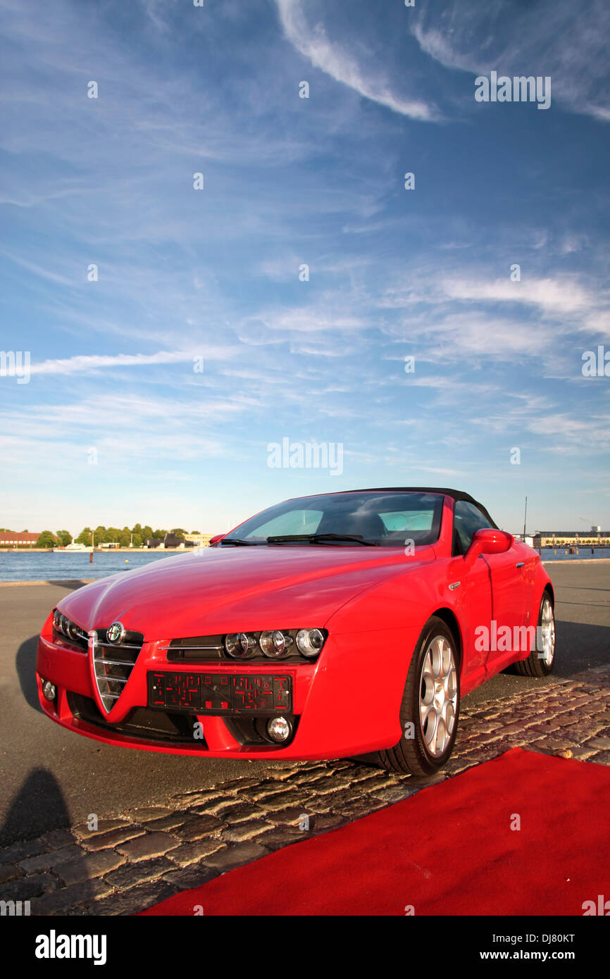 Roter teppich auto -Fotos und -Bildmaterial in hoher Auflösung – Alamy