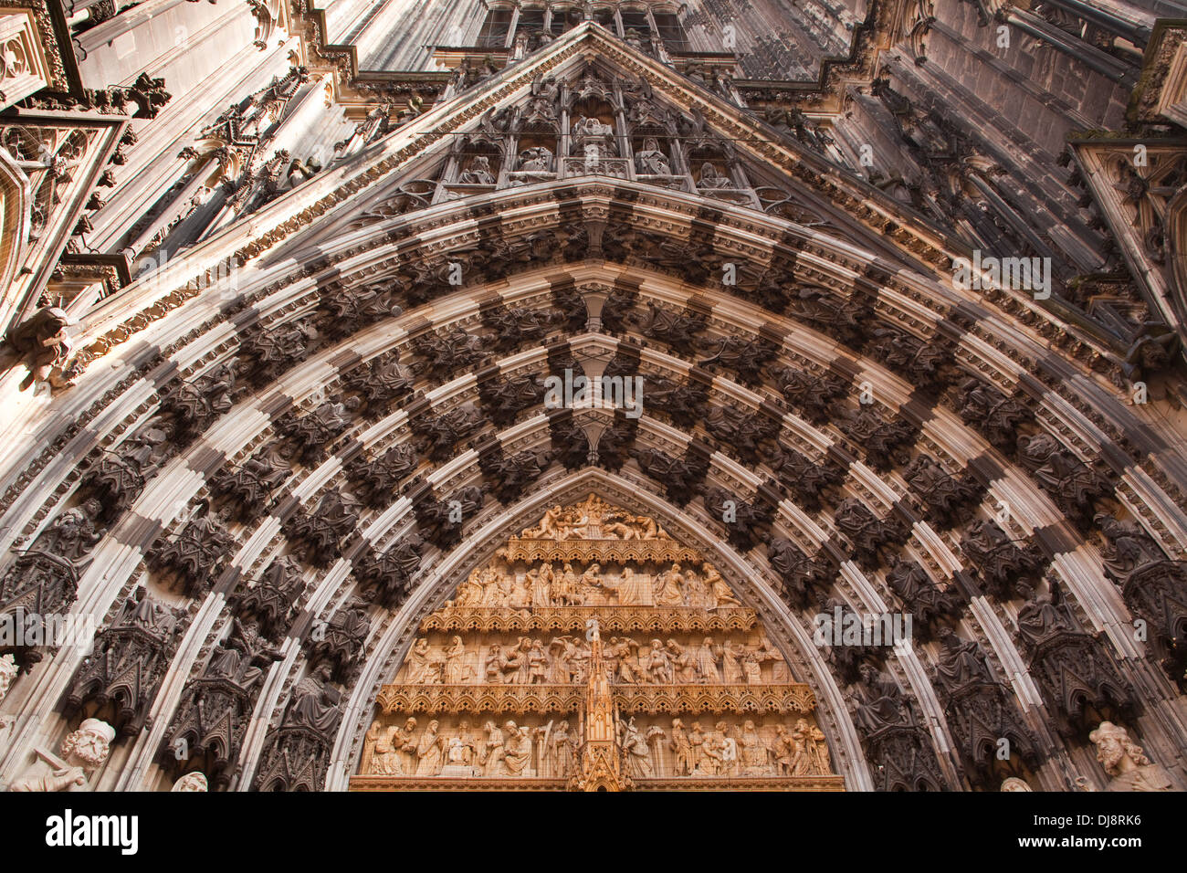 Tympanum Of Cathedral Stockfotos und -bilder Kaufen - Alamy