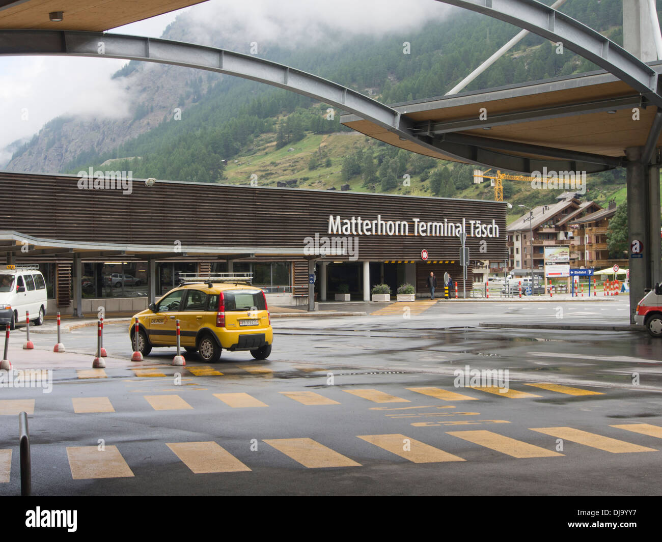 Matterhorn Terminal Täsch Schweiz, Parkhaus für Besucher nach Zermatt ...