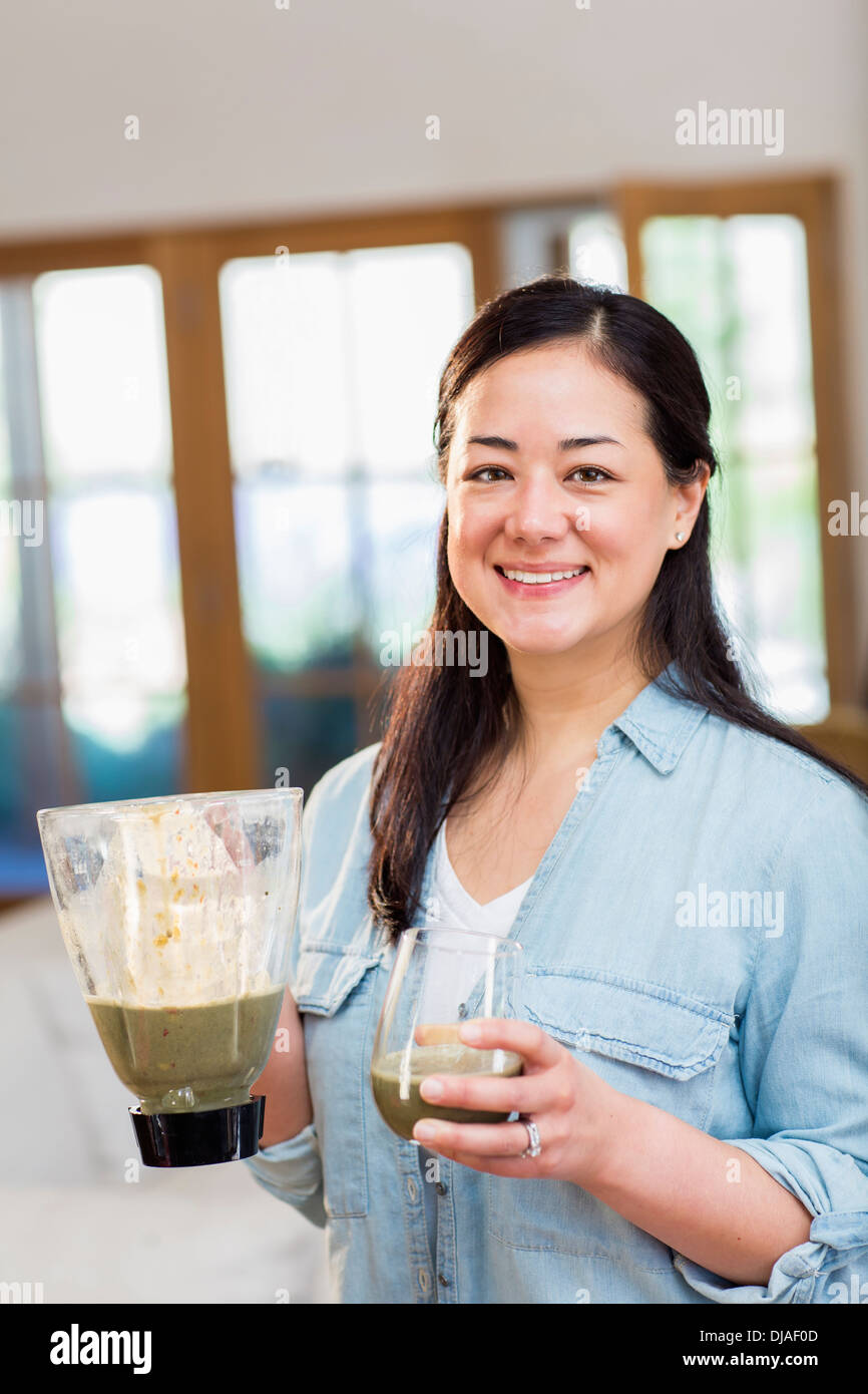 Glaswaren trinken -Fotos und -Bildmaterial in hoher Auflösung – Alamy