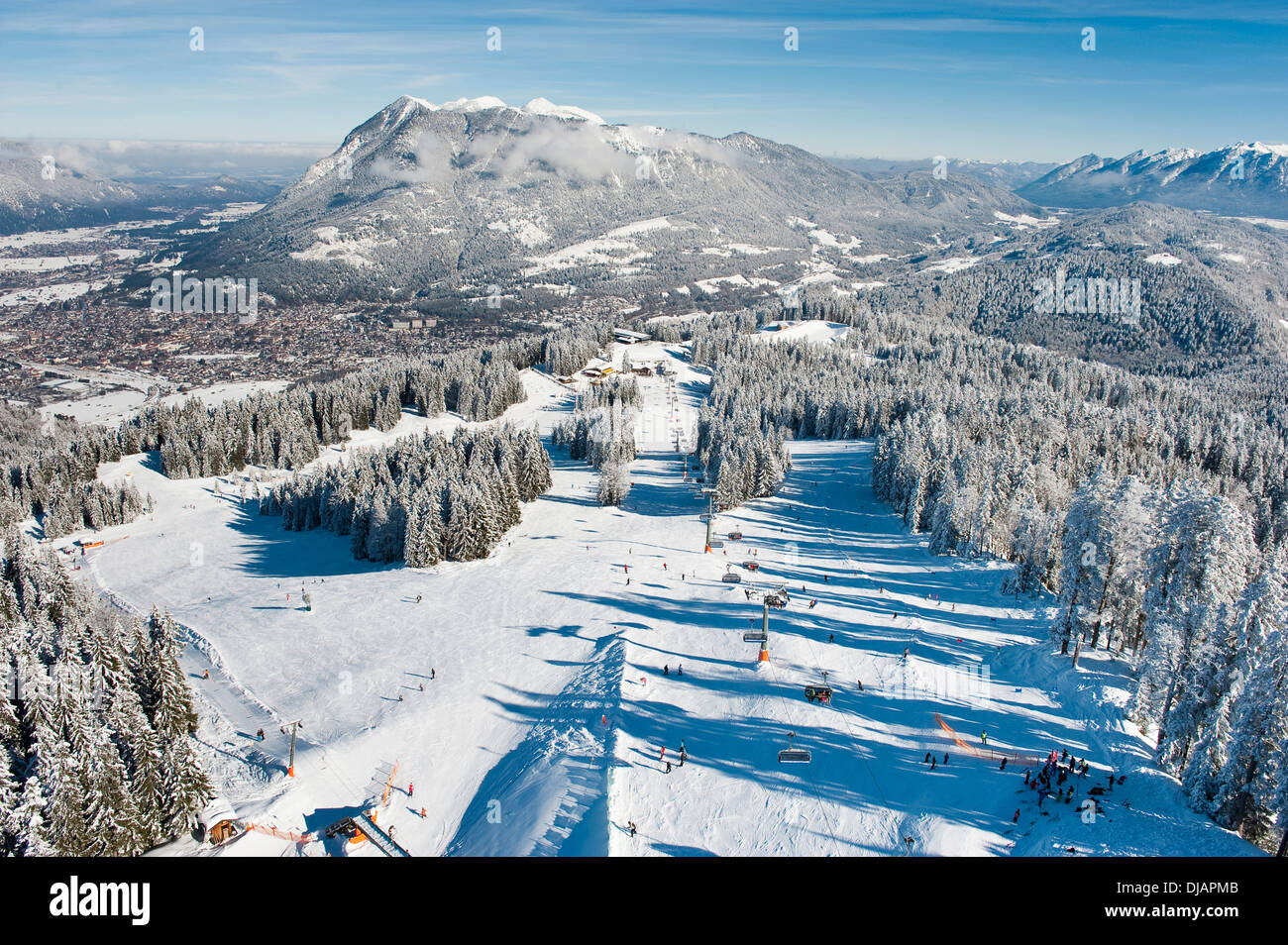 Skigebiet hausberg -Fotos und -Bildmaterial in hoher Auflösung – Alamy