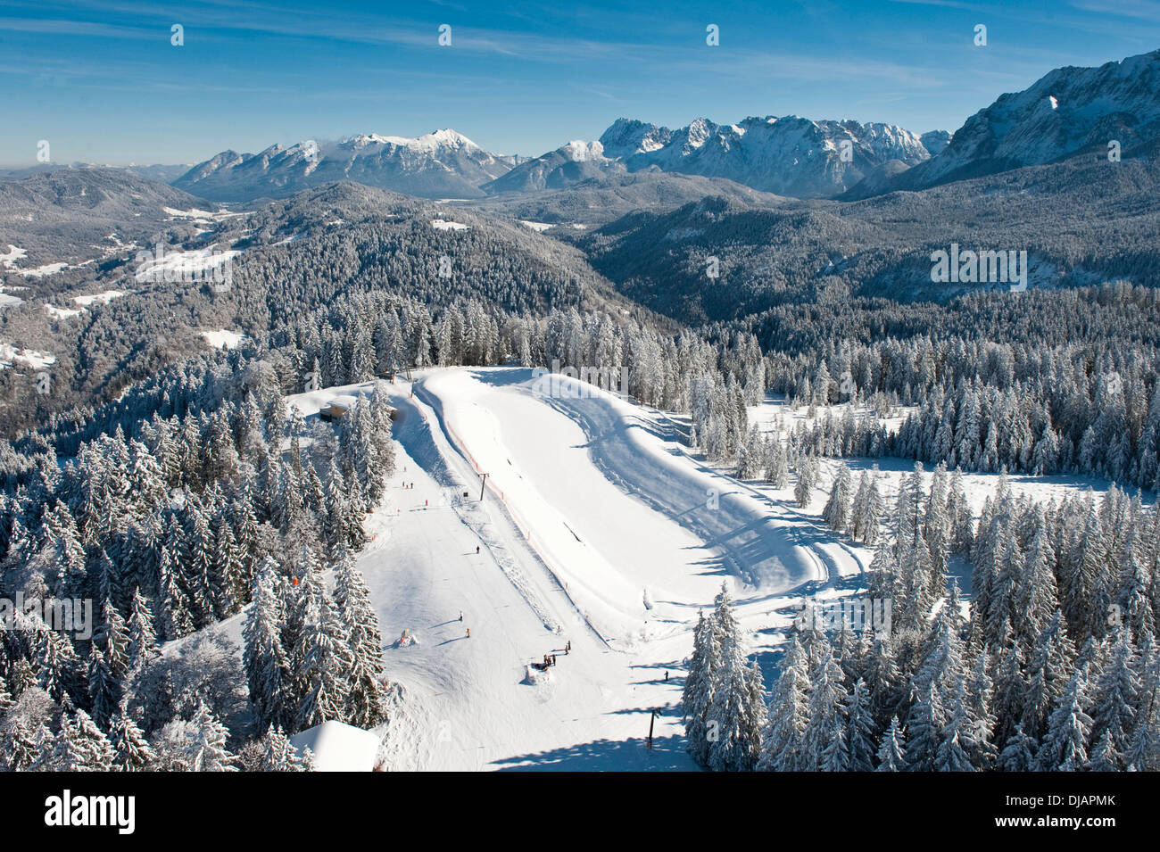Skigebiet hausberg -Fotos und -Bildmaterial in hoher Auflösung – Alamy