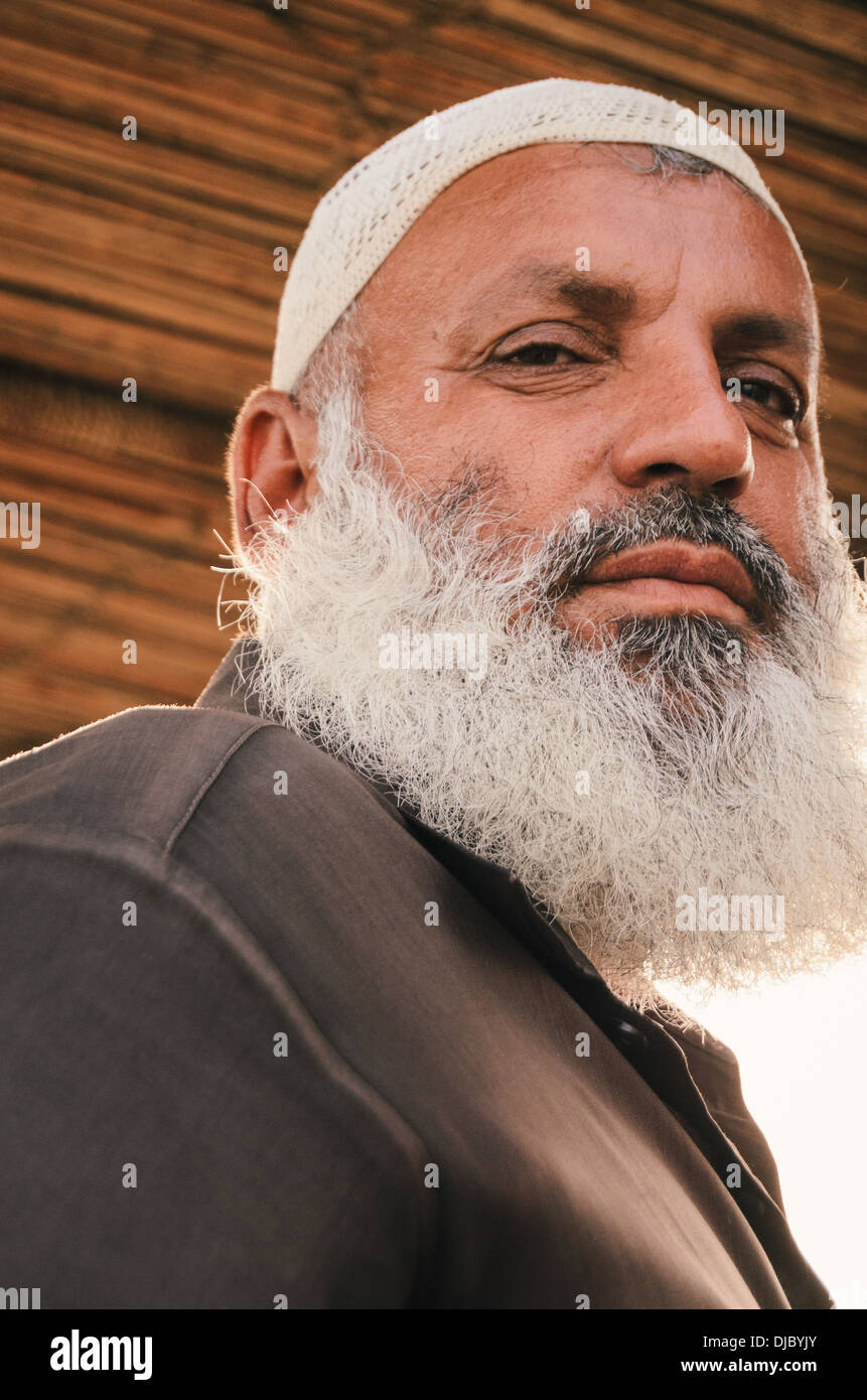 Muslim man gray beard -Fotos und -Bildmaterial in hoher Auflösung – Alamy