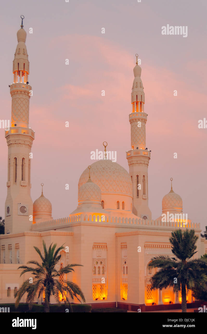 Dubai jumeirah mosque -Fotos und -Bildmaterial in hoher Auflösung – Alamy