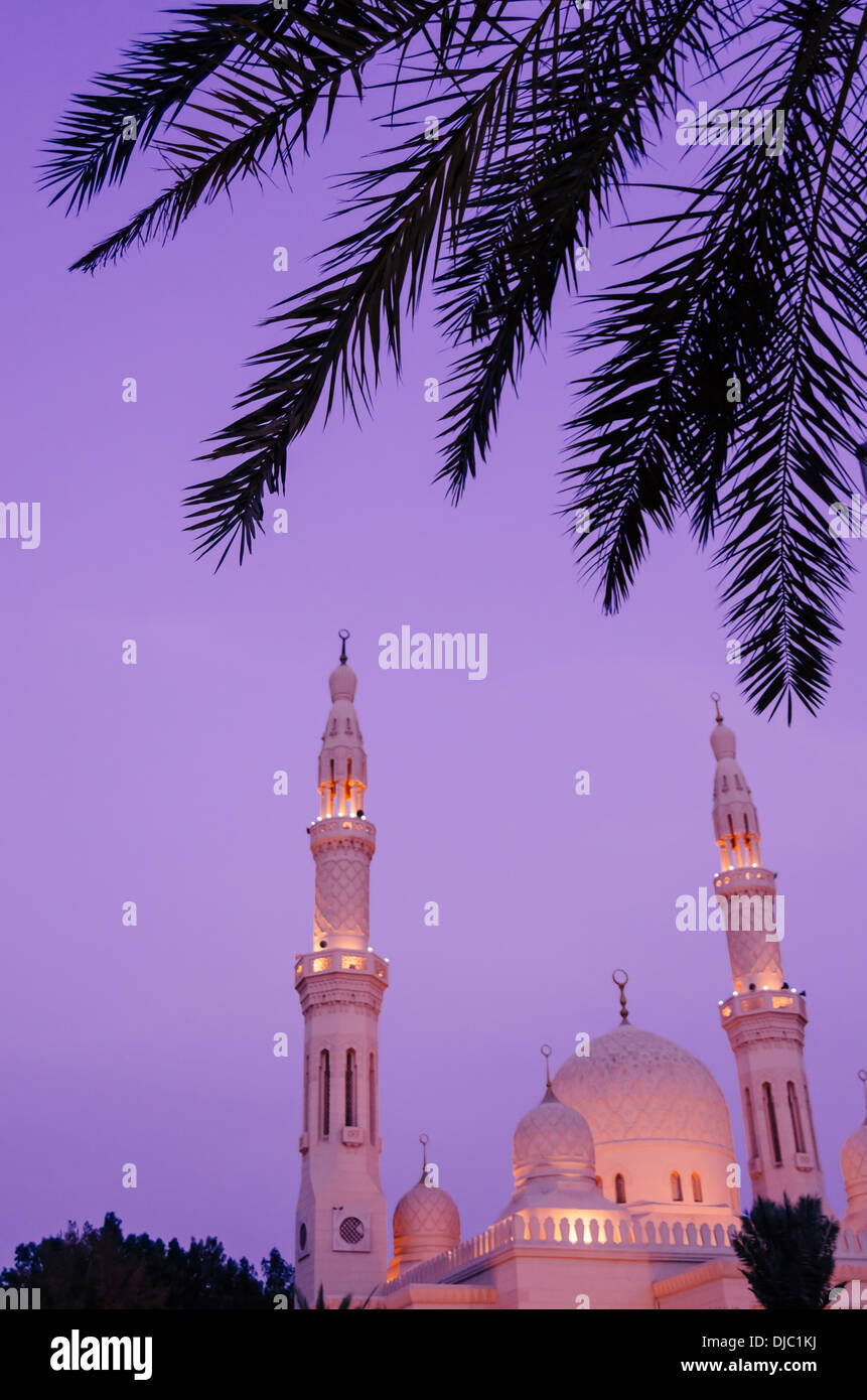Dubai jumeirah mosque -Fotos und -Bildmaterial in hoher Auflösung – Alamy