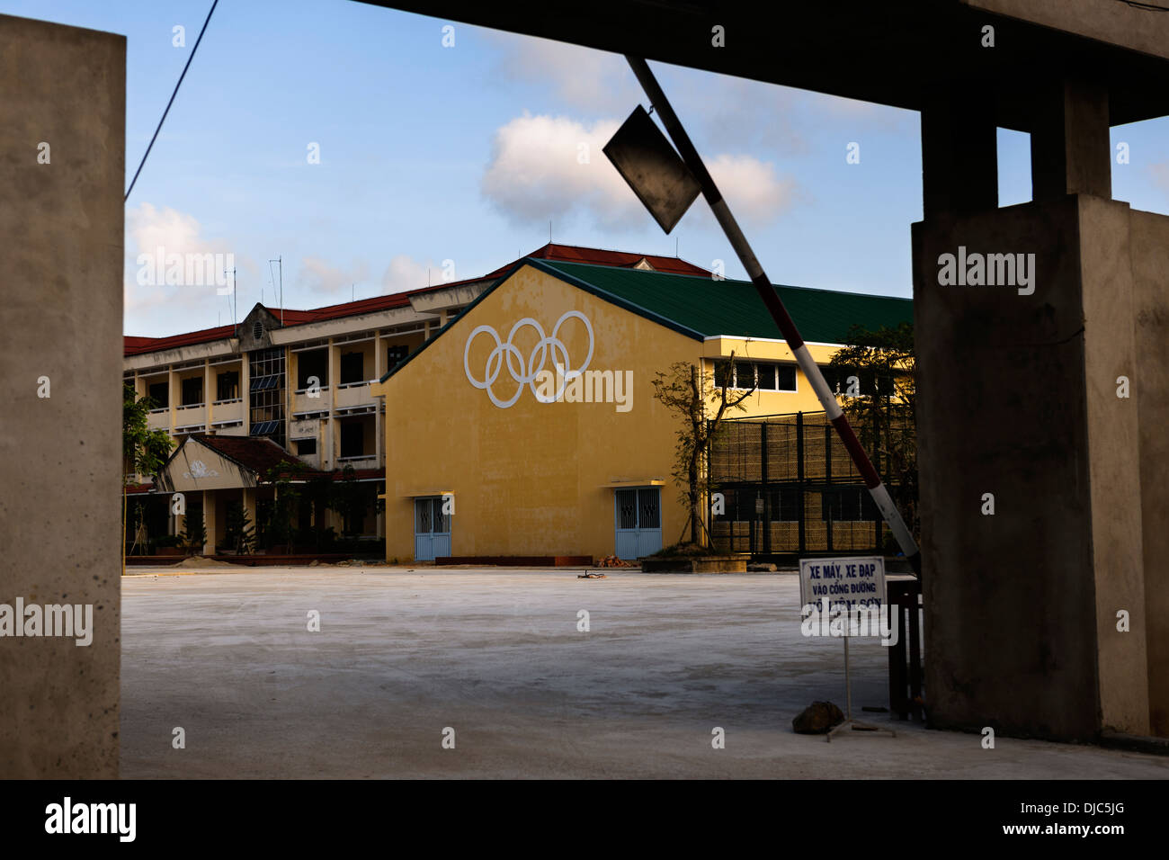 Wall olympic rings -Fotos und -Bildmaterial in hoher Auflösung – Alamy