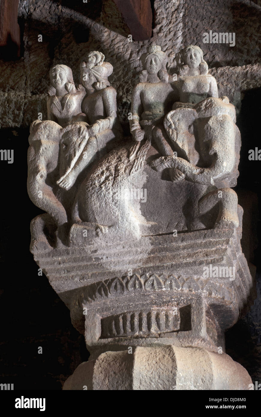 Mithuna sculpture -Fotos und -Bildmaterial in hoher Auflösung – Alamy