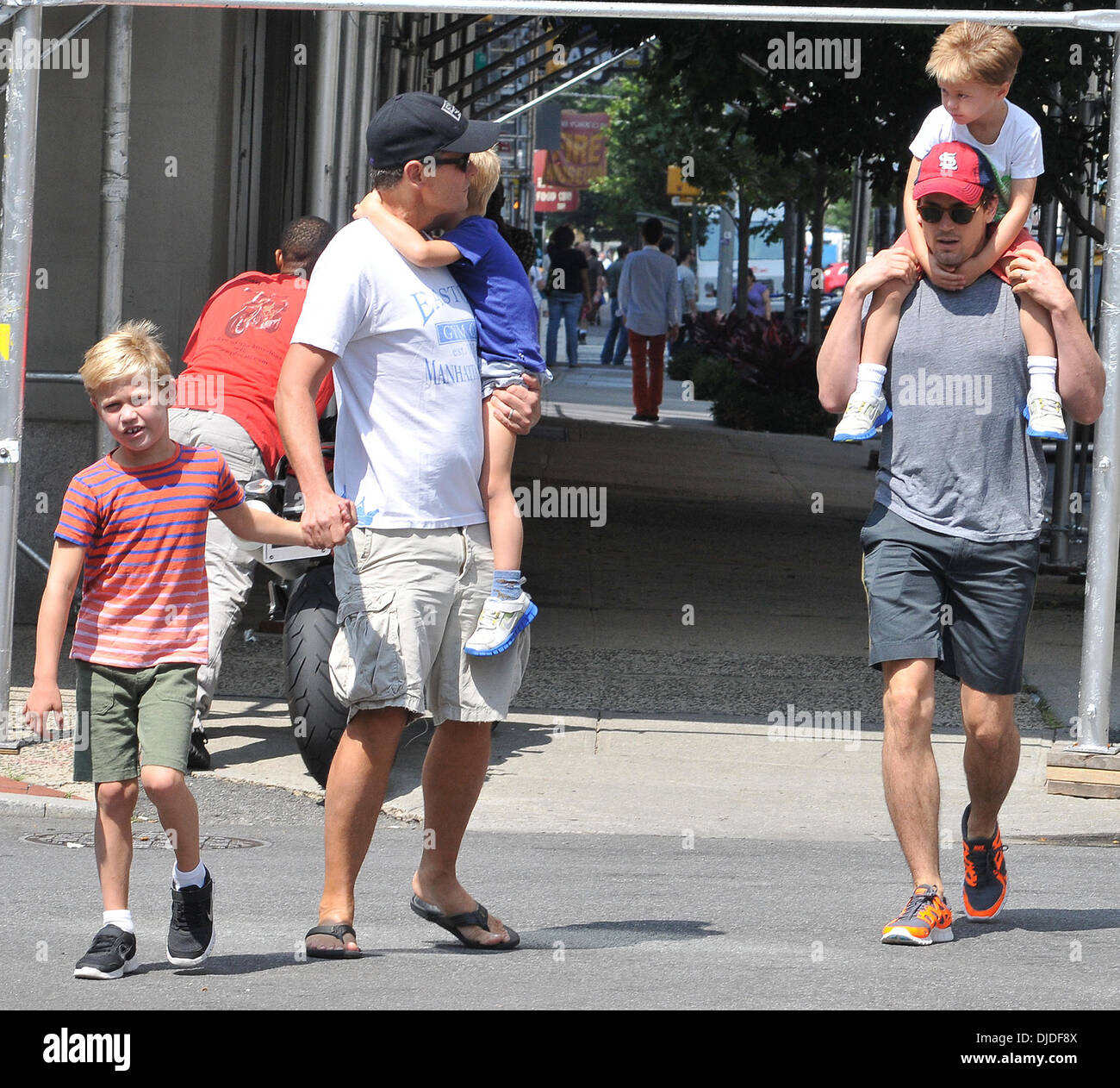Matt bomer partner simon halls -Fotos und -Bildmaterial in hoher ...