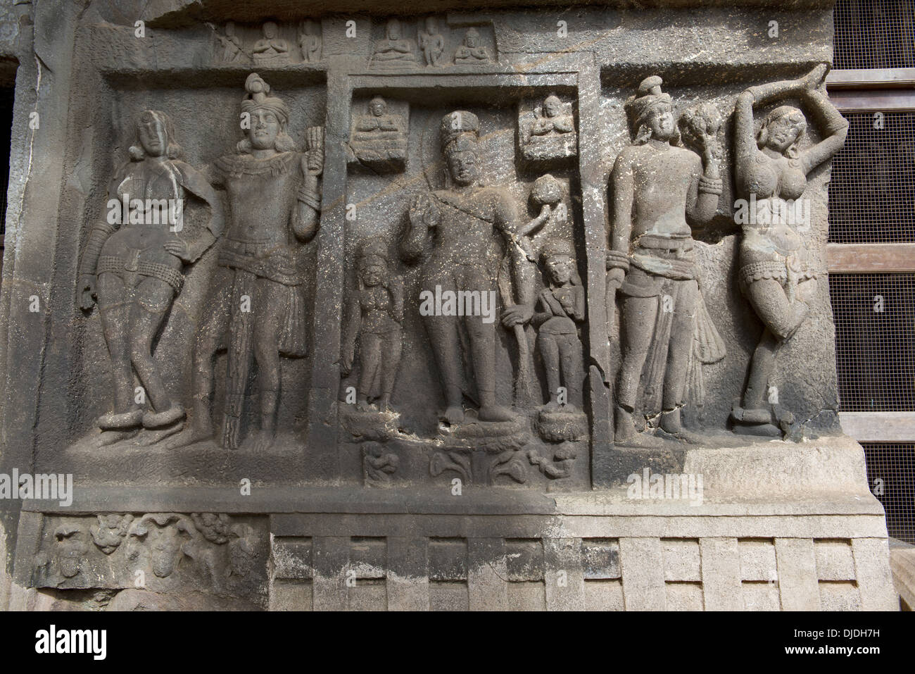 Panel auf der linken Seite der Veranda. Avoliketeshwar Zentrum mit ...