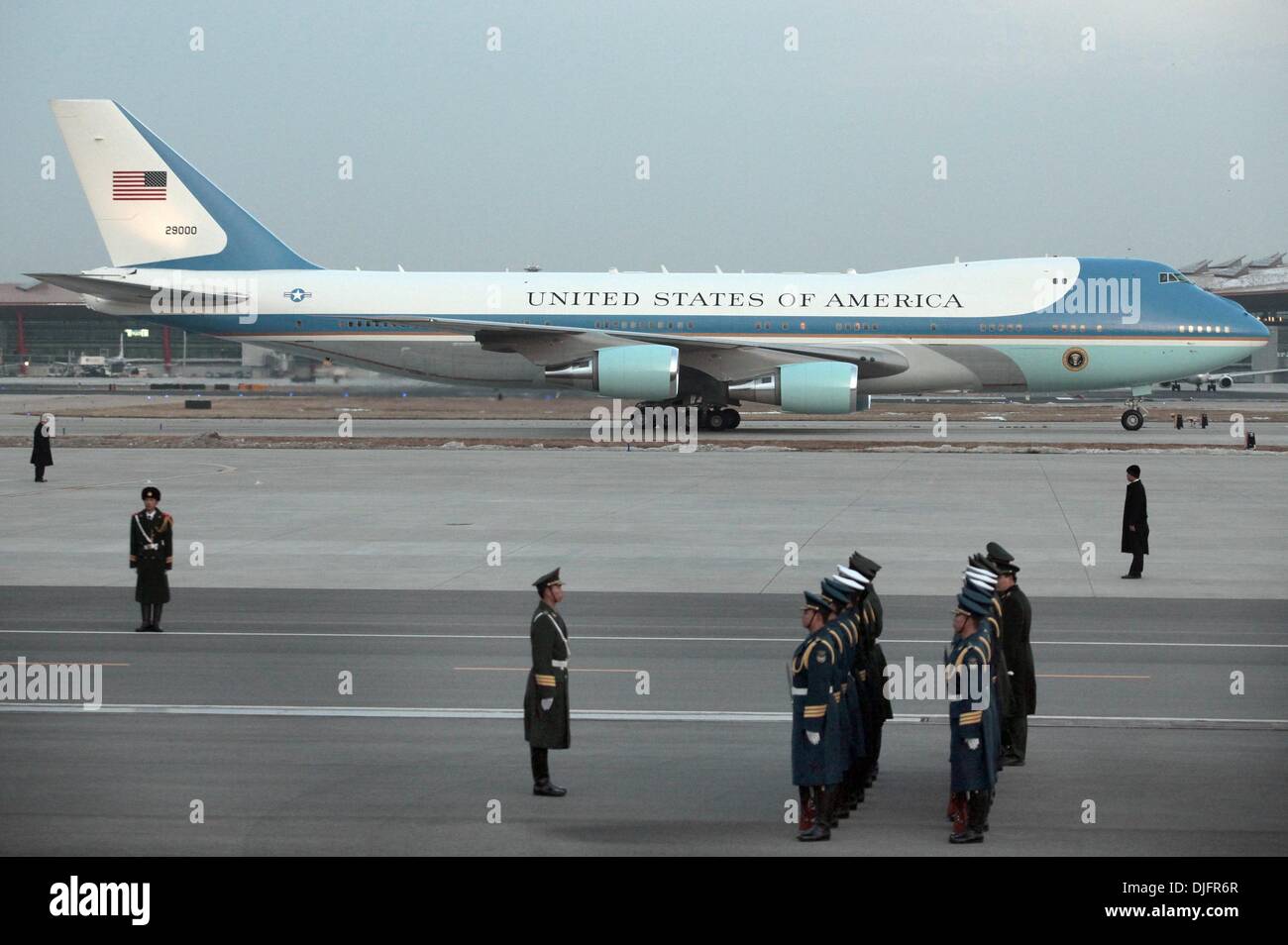 Soldaten stehen stramm -Fotos und -Bildmaterial in hoher Auflösung – Alamy