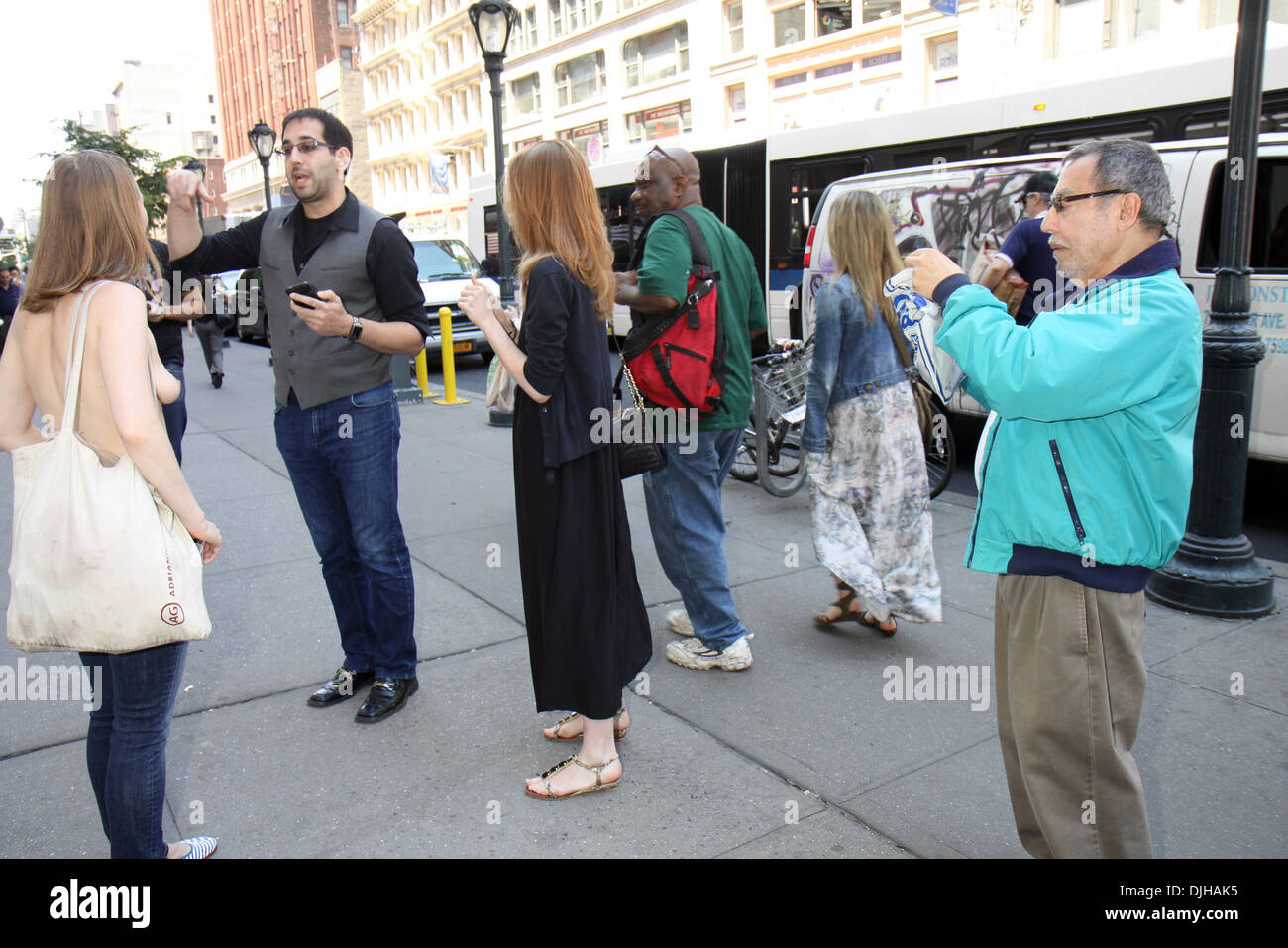 Moira Johnson gesehen herumlaufen topless in New York City, die ...