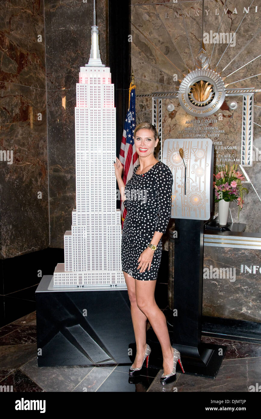 Heidi Klum beleuchtet Empire State Building zu einem Kampf mit Blut ...