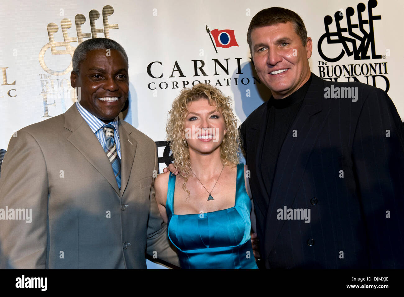 27. September 2010 - New York, NY, USA - CARL LEWIS, DANIELLE WADE und ...