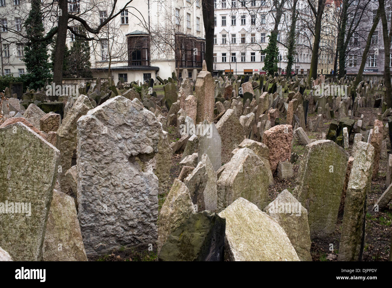 Der alte jüdische Friedhof in Prag. Der alte jüdische Friedhof in Prag ...