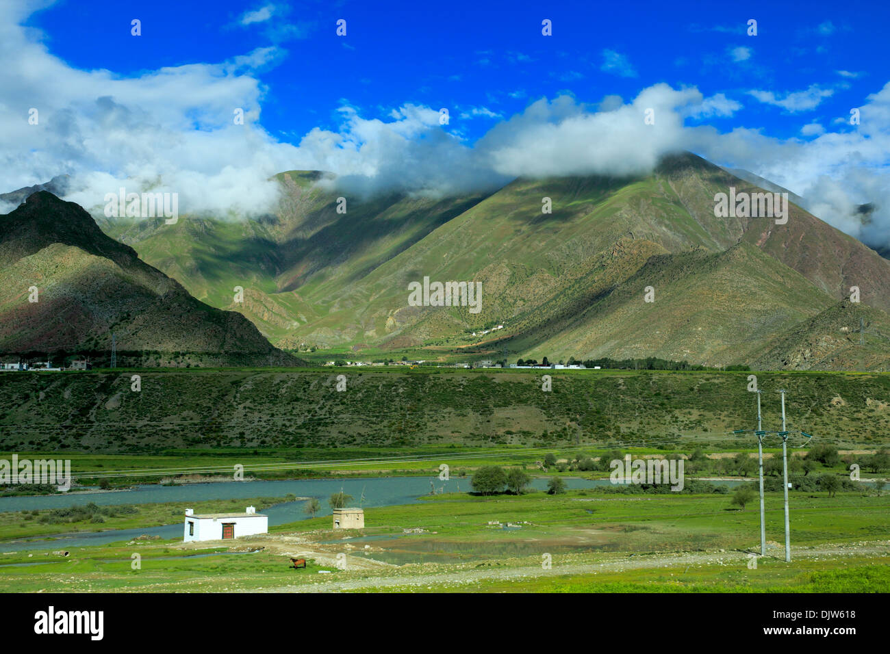 Qinghai tibet eisenbahn -Fotos und -Bildmaterial in hoher Auflösung – Alamy