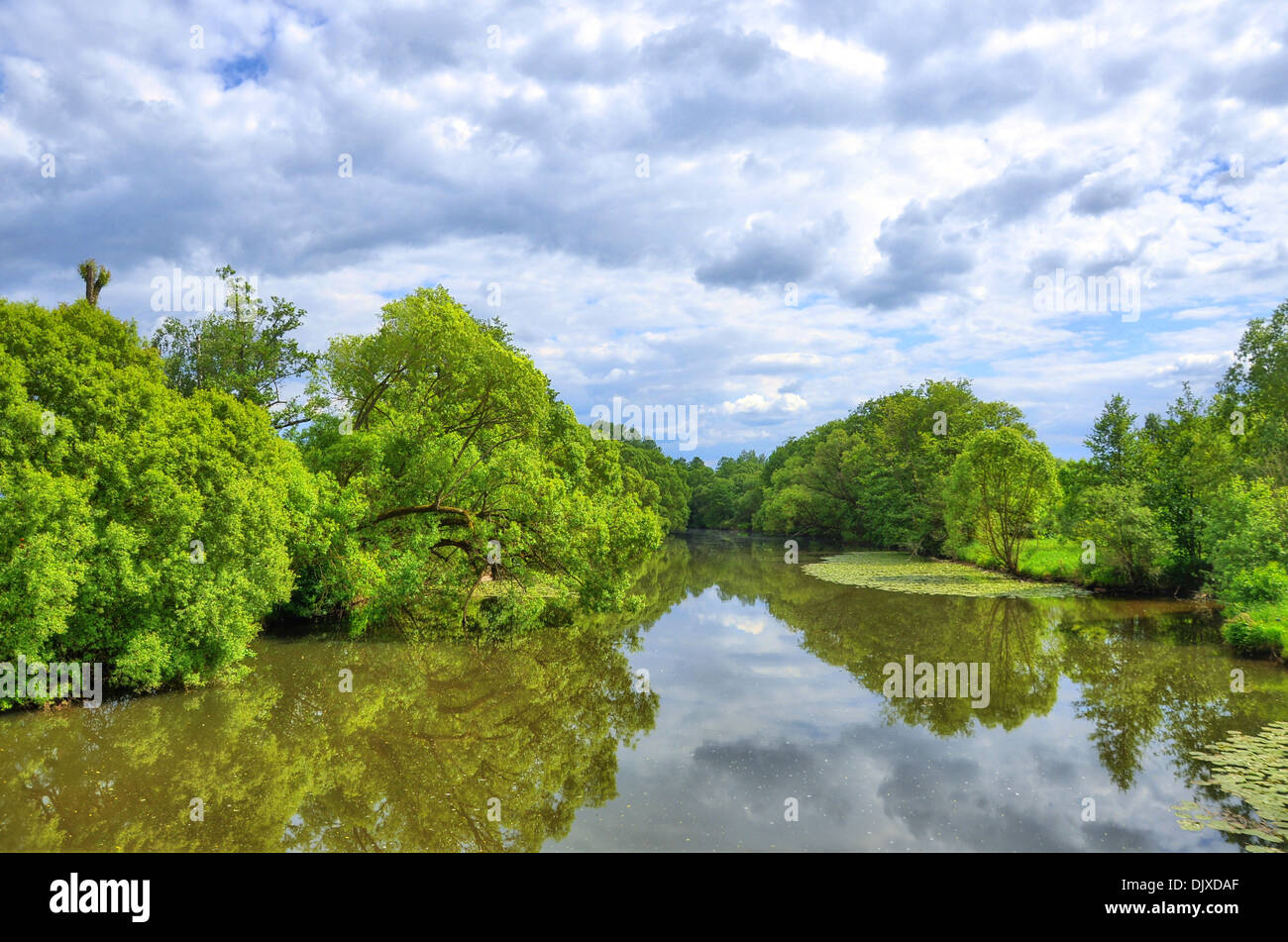 Fulda-Fluss in Aueweiher Park in Fulda, Hessen, Deutschland ...