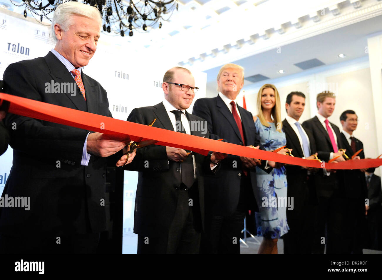 Jim Petrus Alex Shnaider Donald Trump Ivanka Trump Donald Trump Jr. und ...