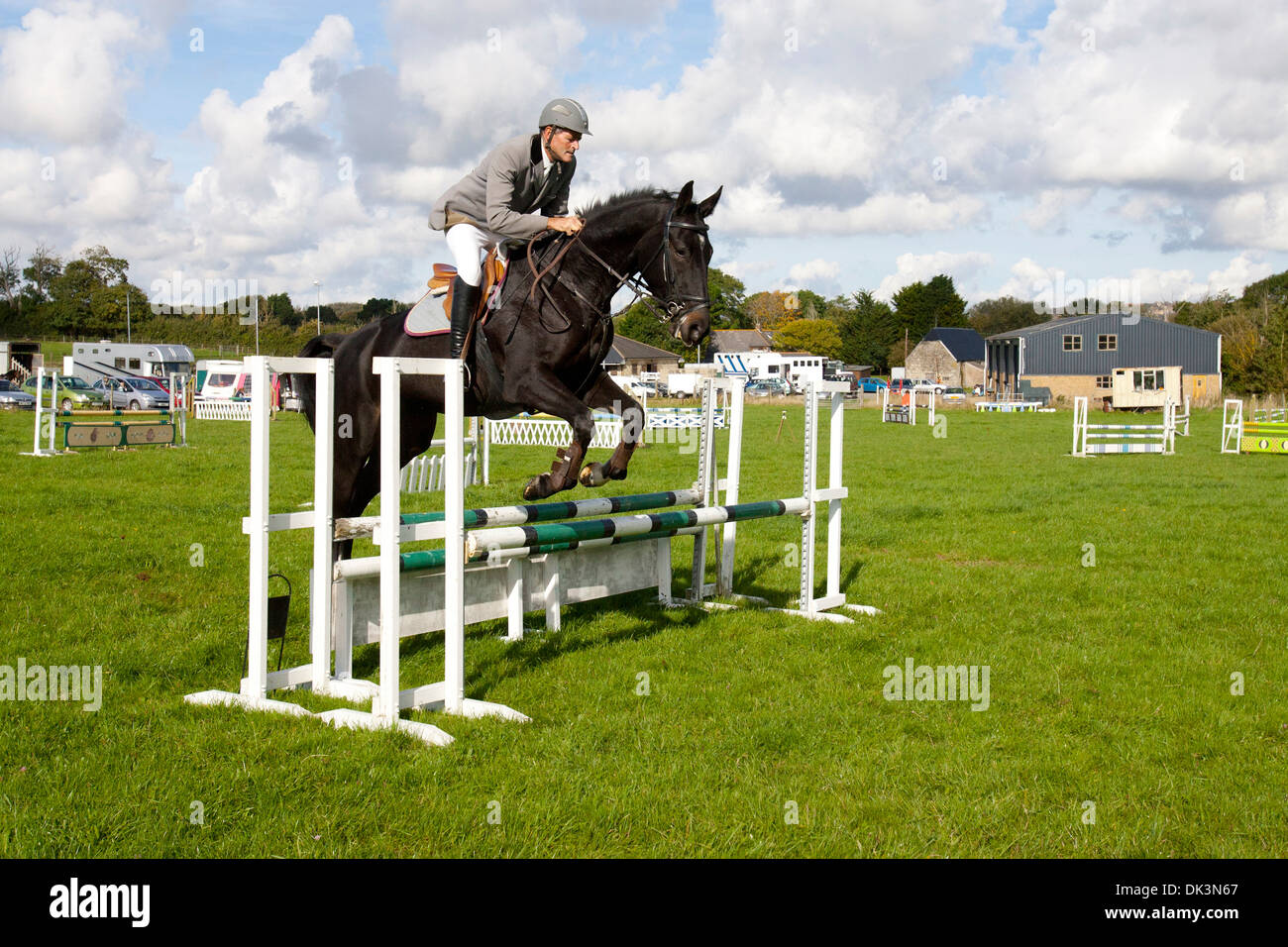 Pferd springen Eventing Kreuz Land Pferde Sport Sprung zeigen ...