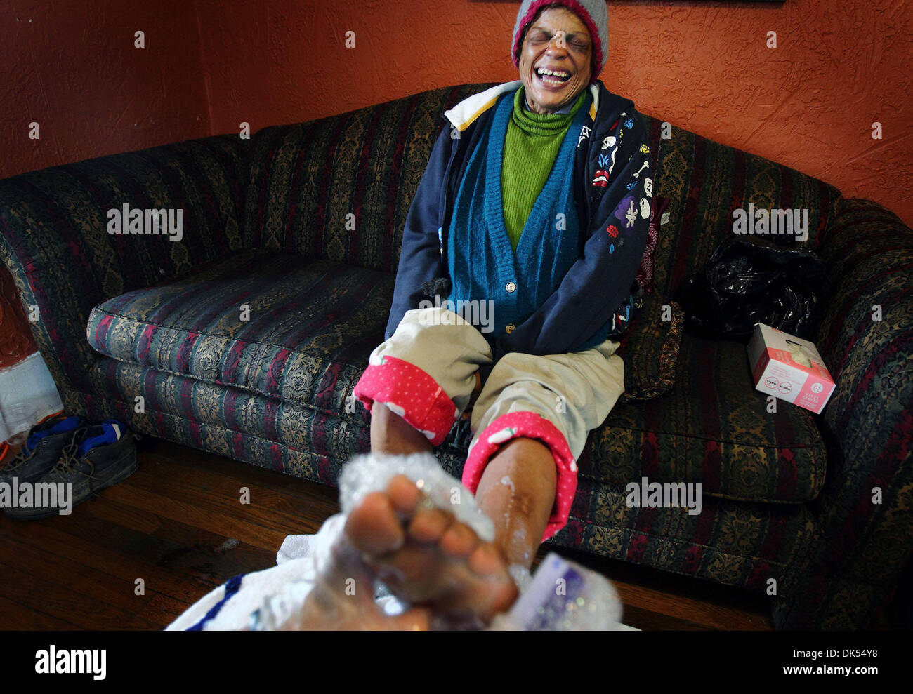 Gekitzelt werden -Fotos und -Bildmaterial in hoher Auflösung – Alamy