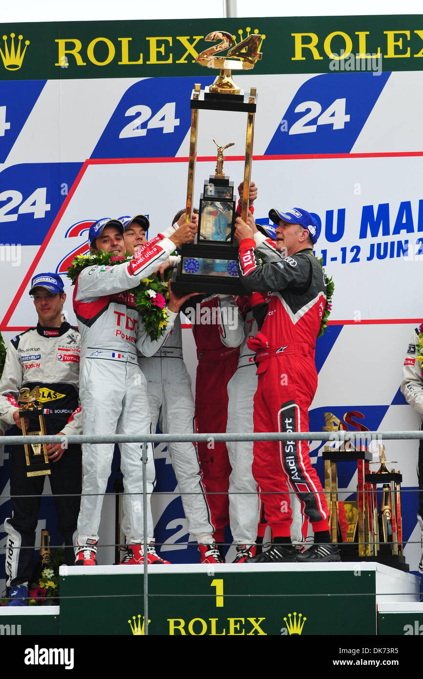Rasse-Sieger MARCEL Fässler, BENOIT TRELUYER und ANDRE LOTTERER feiern ...