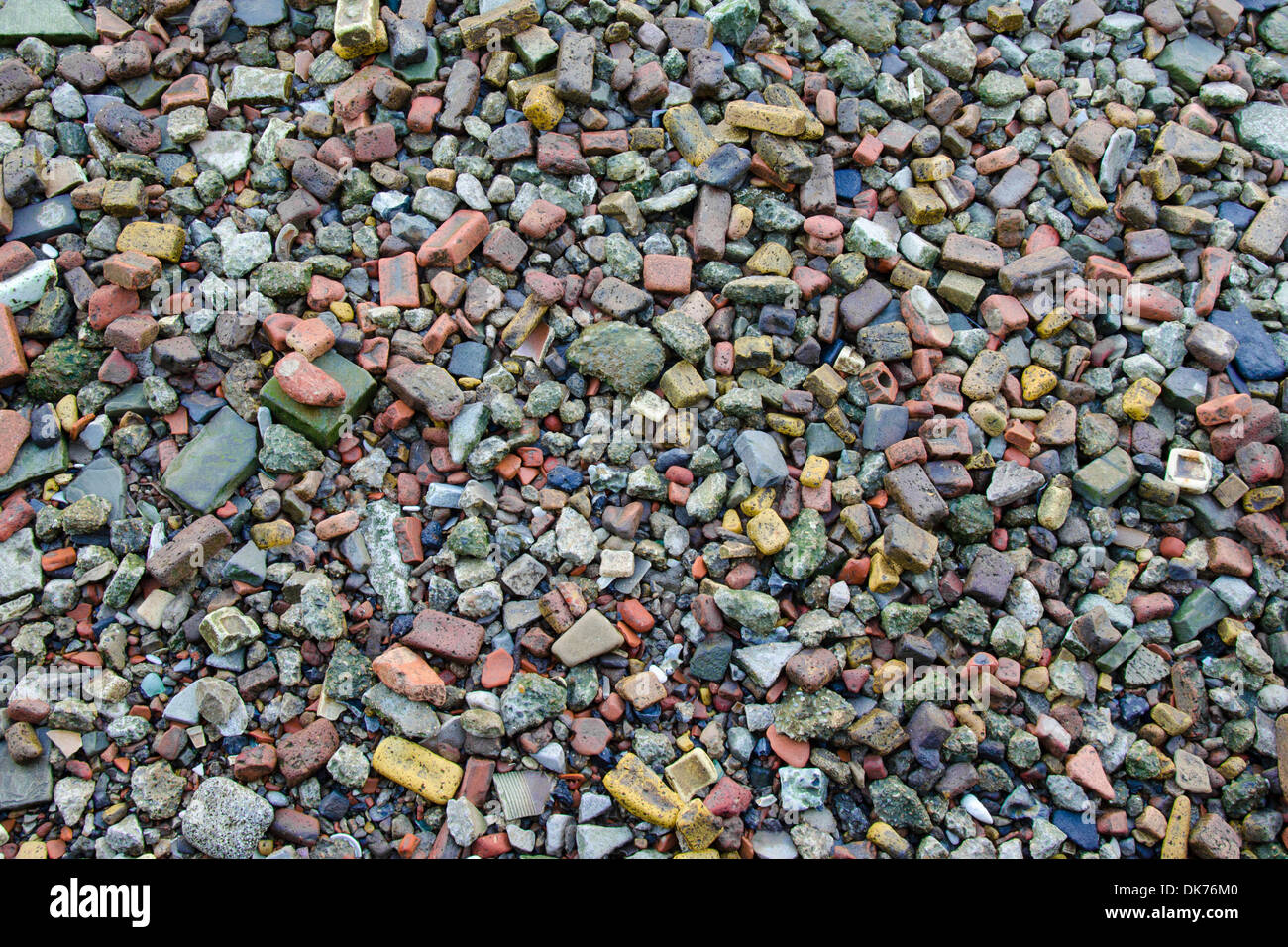 Broken pottery -Fotos und -Bildmaterial in hoher Auflösung – Alamy