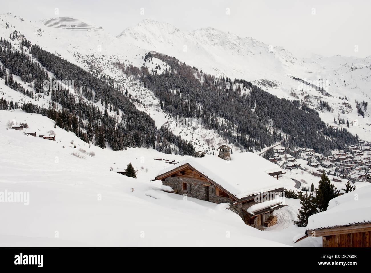 Alpine chalet interior -Fotos und -Bildmaterial in hoher Auflösung – Alamy