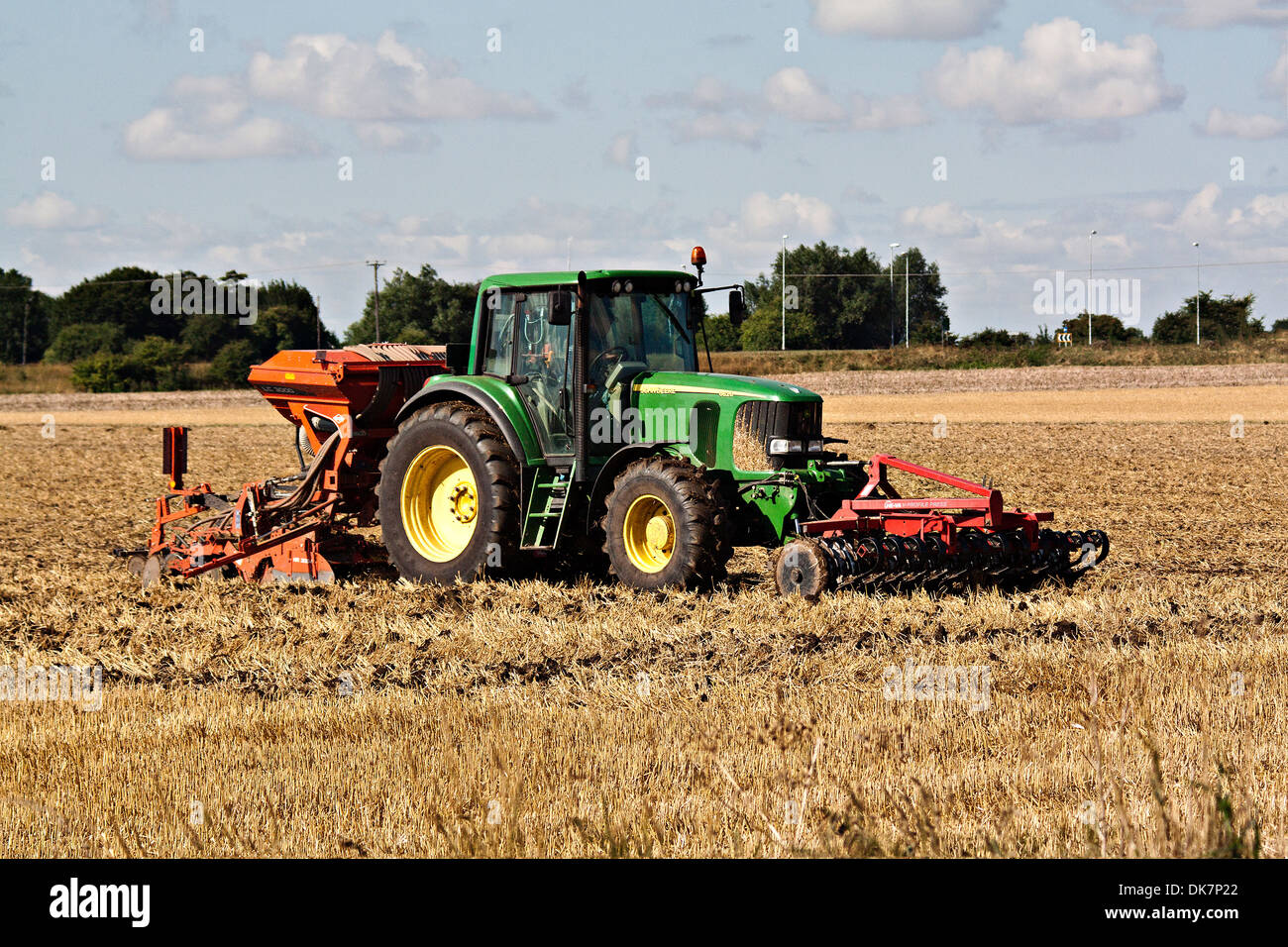 John deere tractor seed drill -Fotos und -Bildmaterial in hoher ...